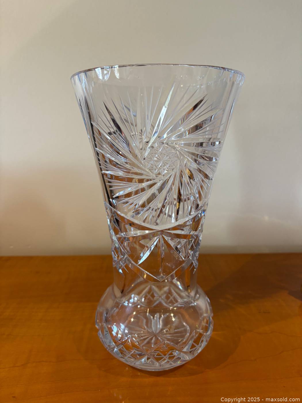 Pinwheel cut crystal vase | Maxsold