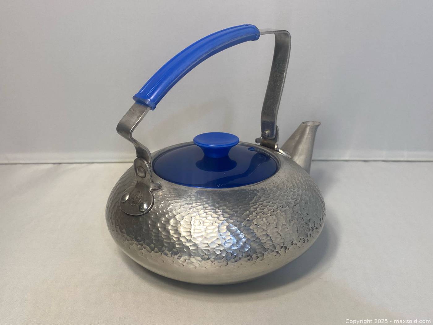 Silver Tone Hammered Aluminum Teapot | Maxsold