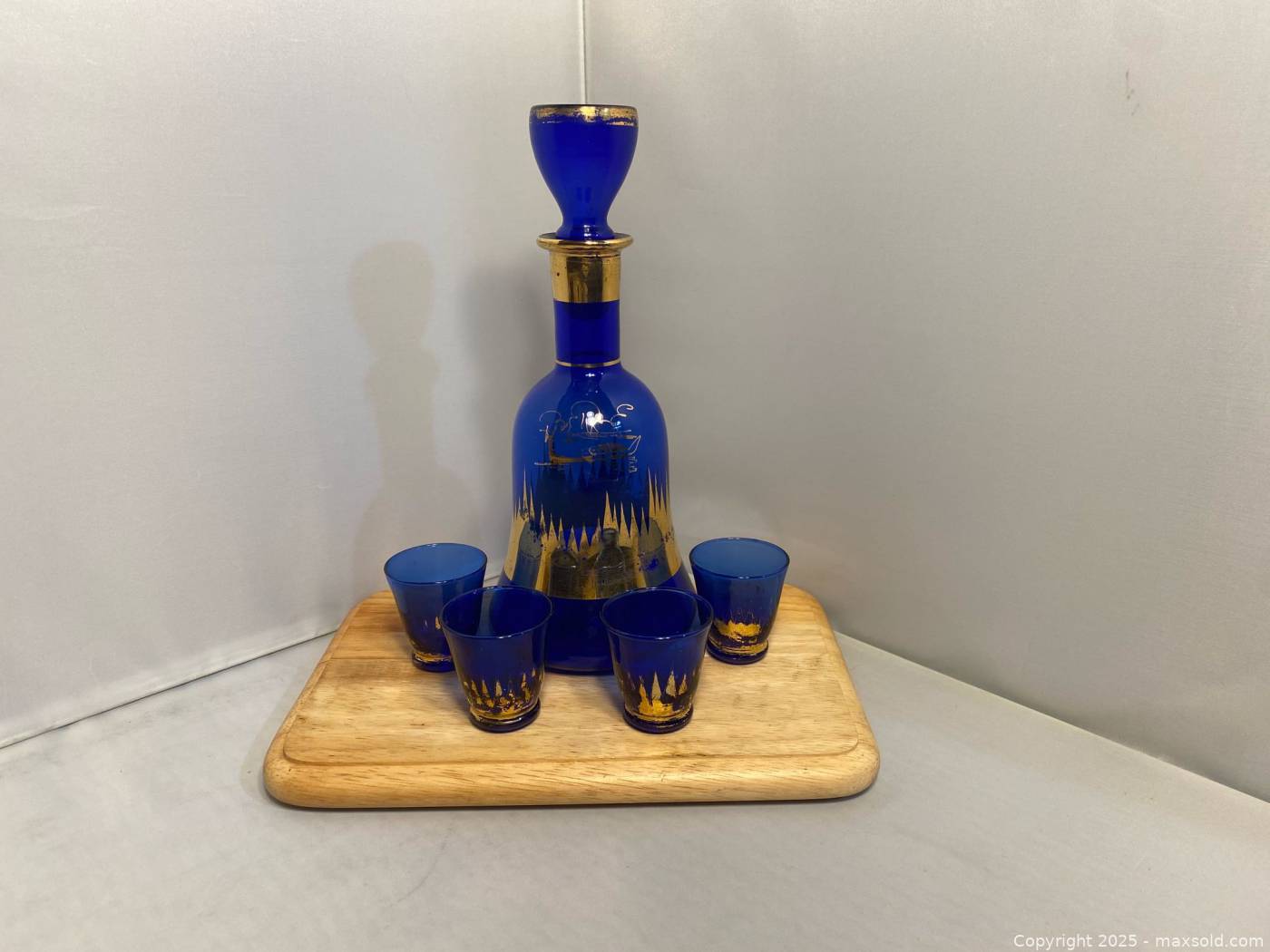 Rossini cobalt blue decanter with four glasses | Maxsold