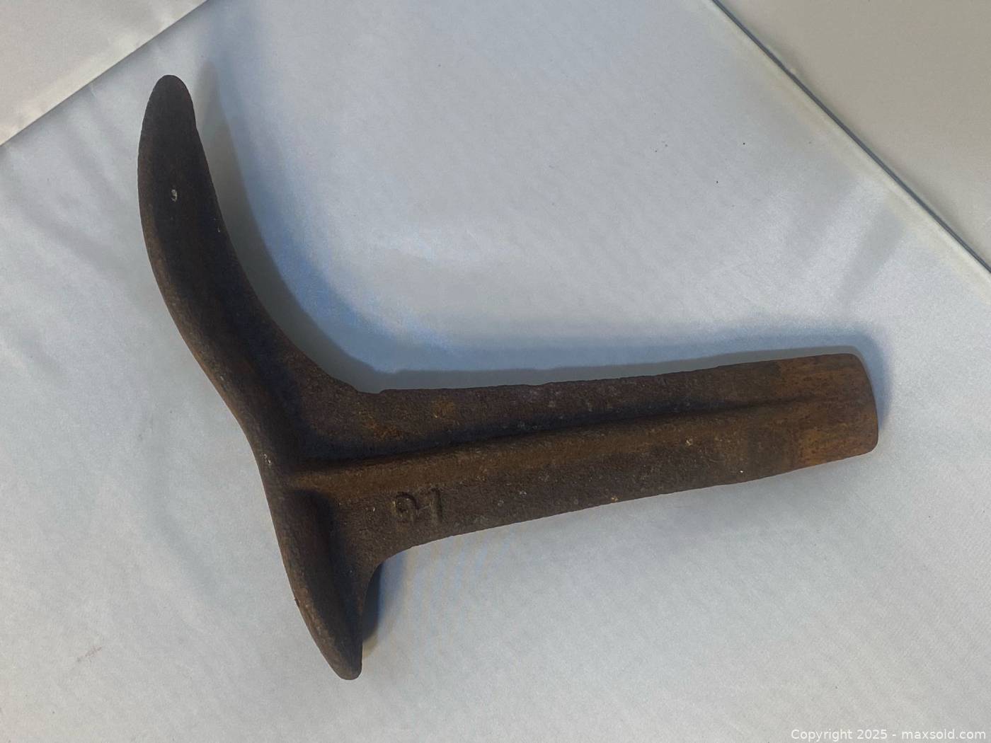 Vintage cast iron shoe cobbler anvil, two-piece | Maxsold