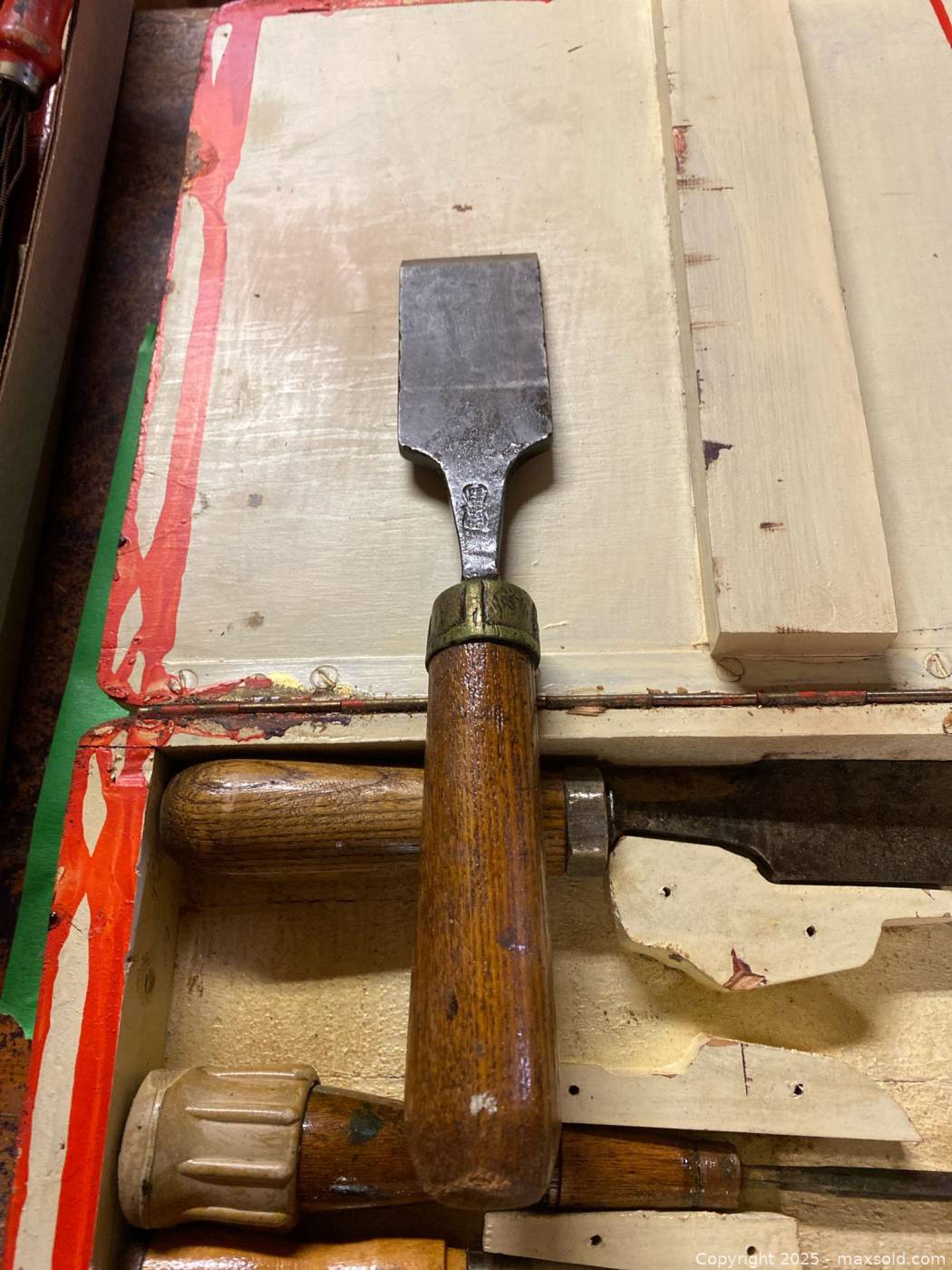 Vintage woodworking chisel set in case | Maxsold