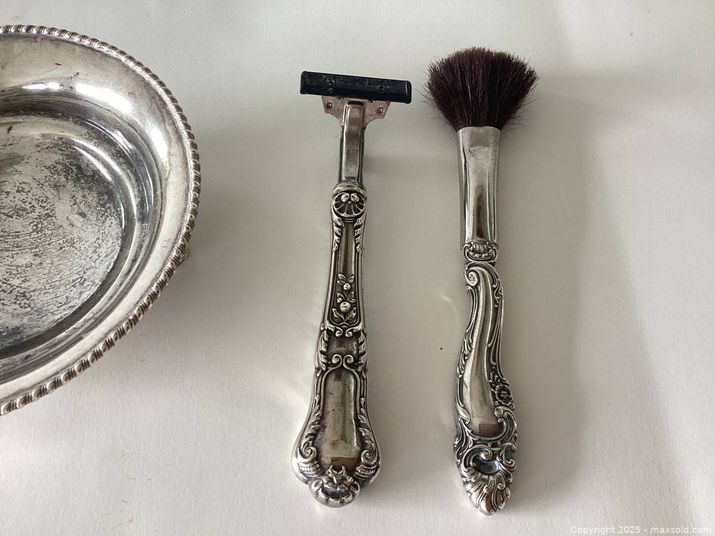 1930s silver-tone shaving set | Maxsold