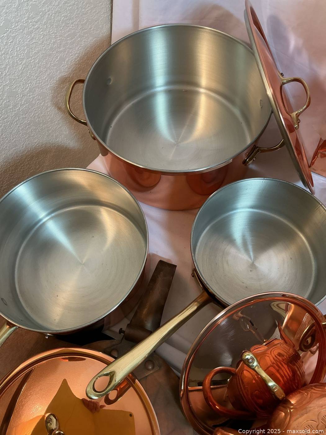 Large lot copper cookware and serveware | Maxsold