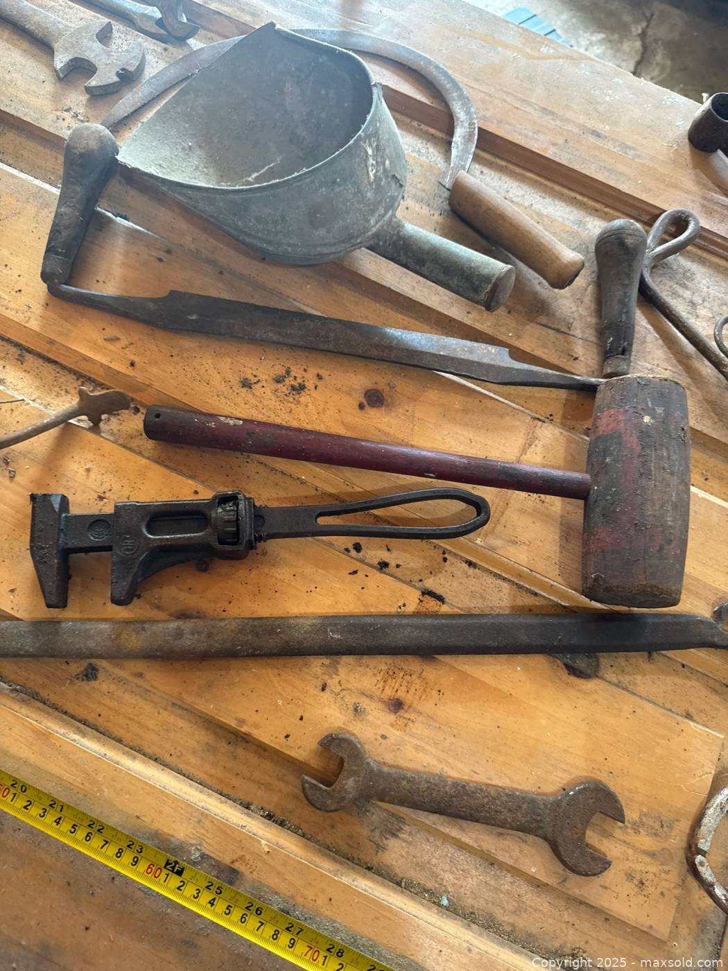 Assorted vintage hand tools | Maxsold