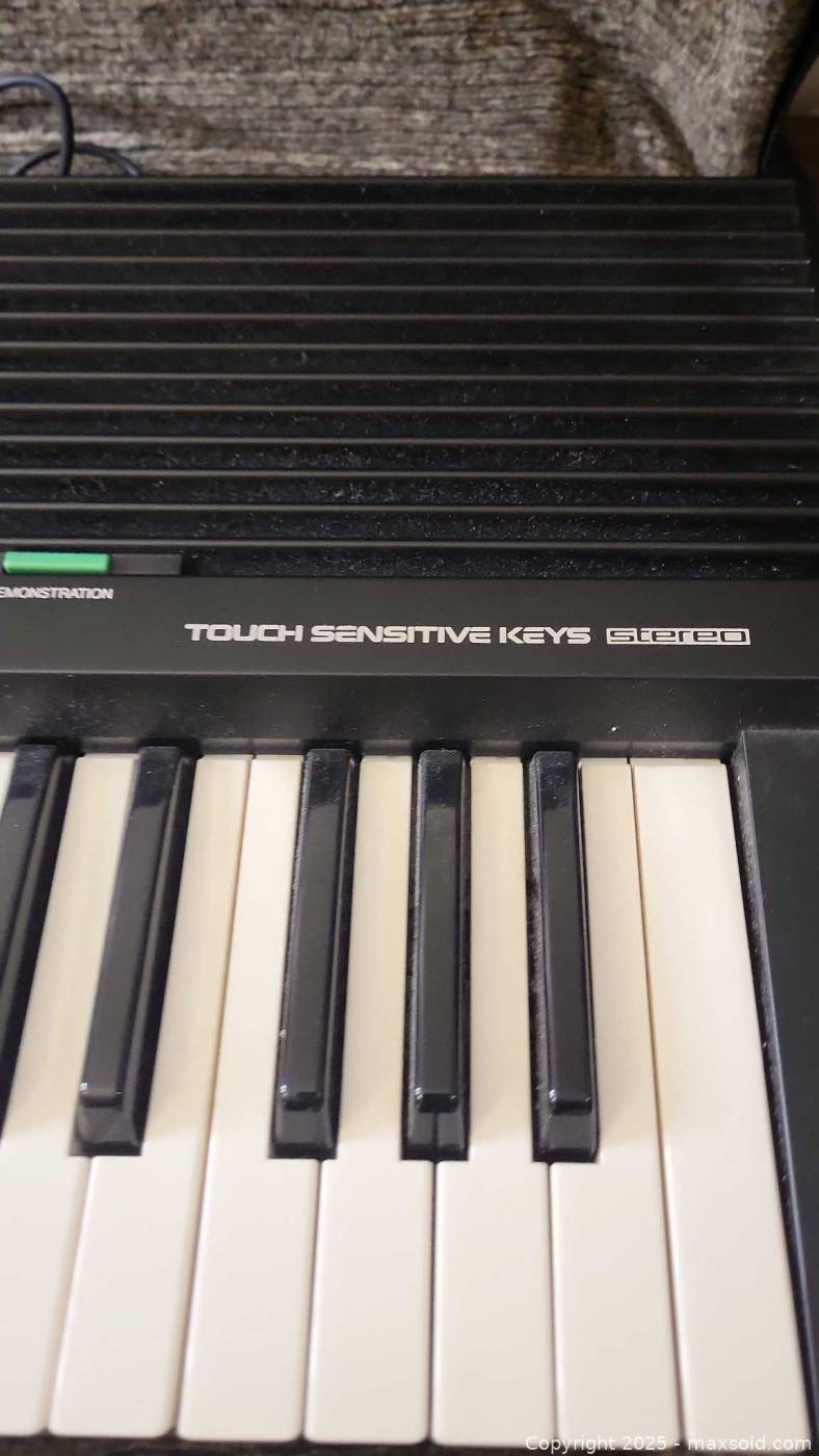 Yamaha YPR-9 electronic keyboard with case | Maxsold