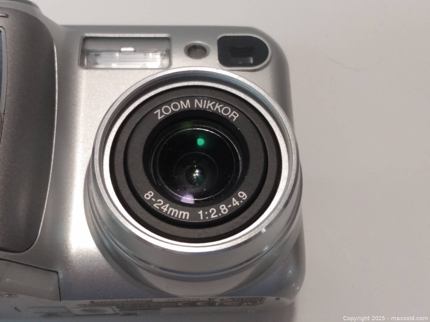 Nikon Coolpix 4300 4MP Digital Camera | Maxsold