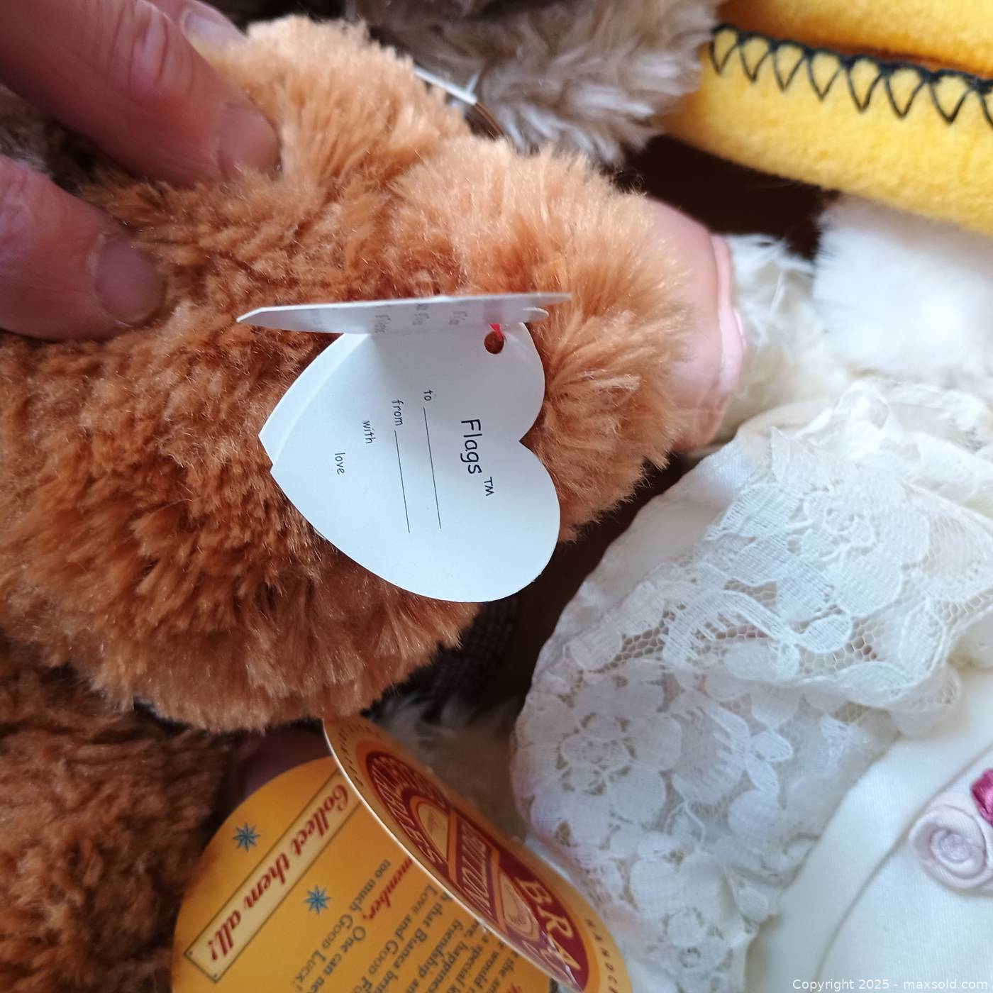 Assorted teddy bears and plush animals | Maxsold