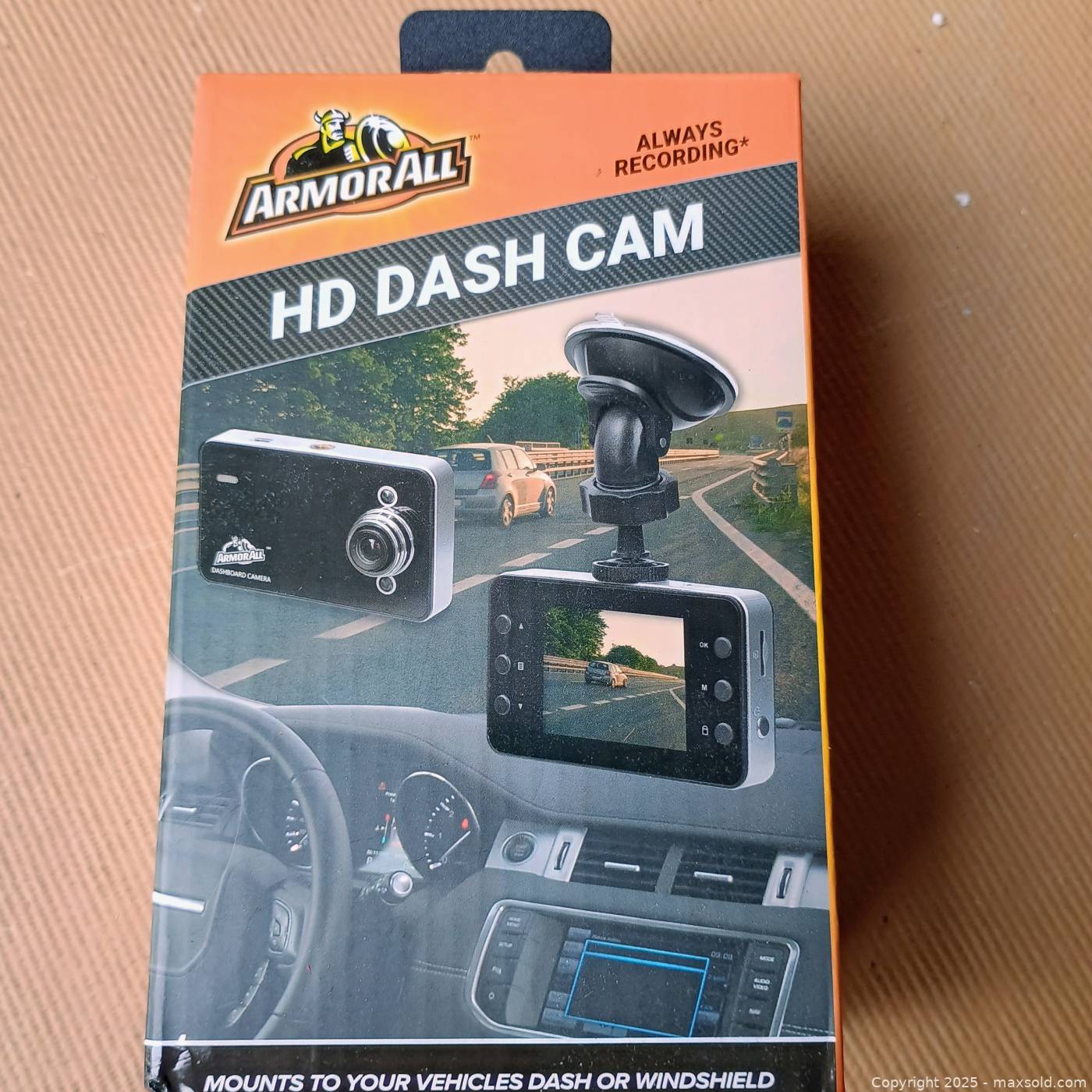Armor All HD dash cam with accessories | Maxsold