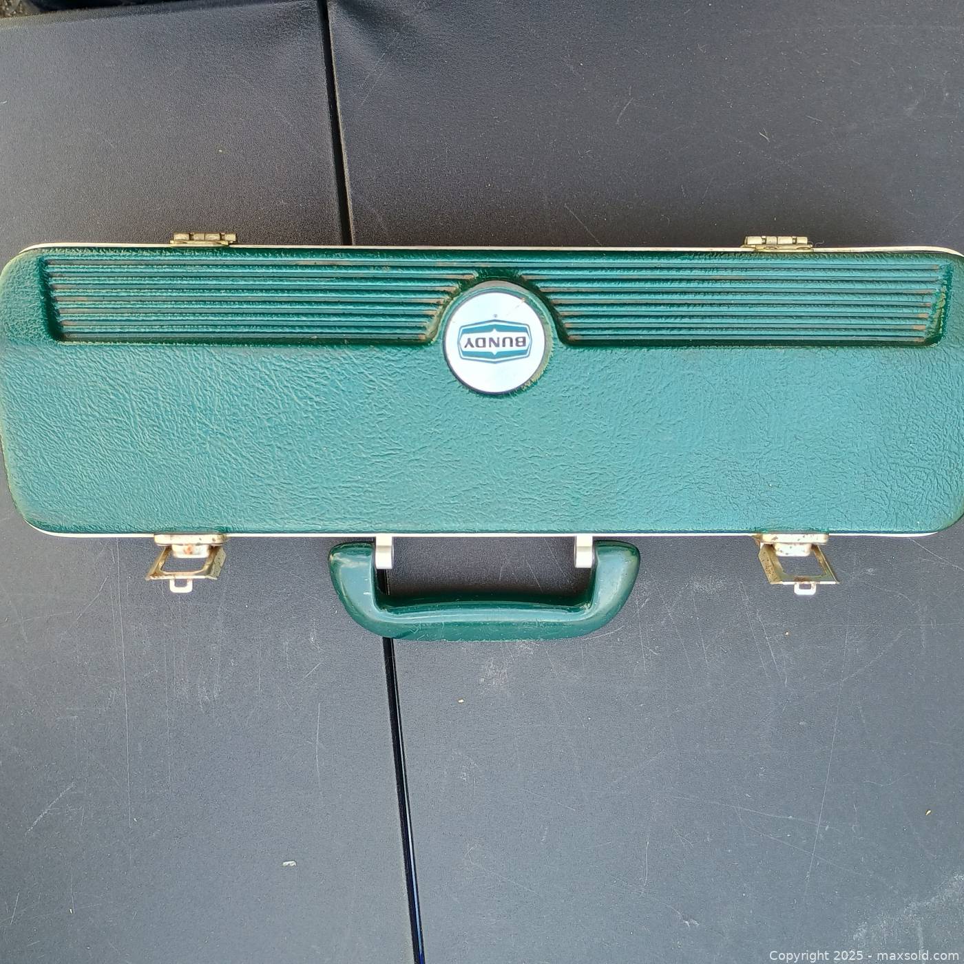 Bundy silver-plated C flute with case | Maxsold