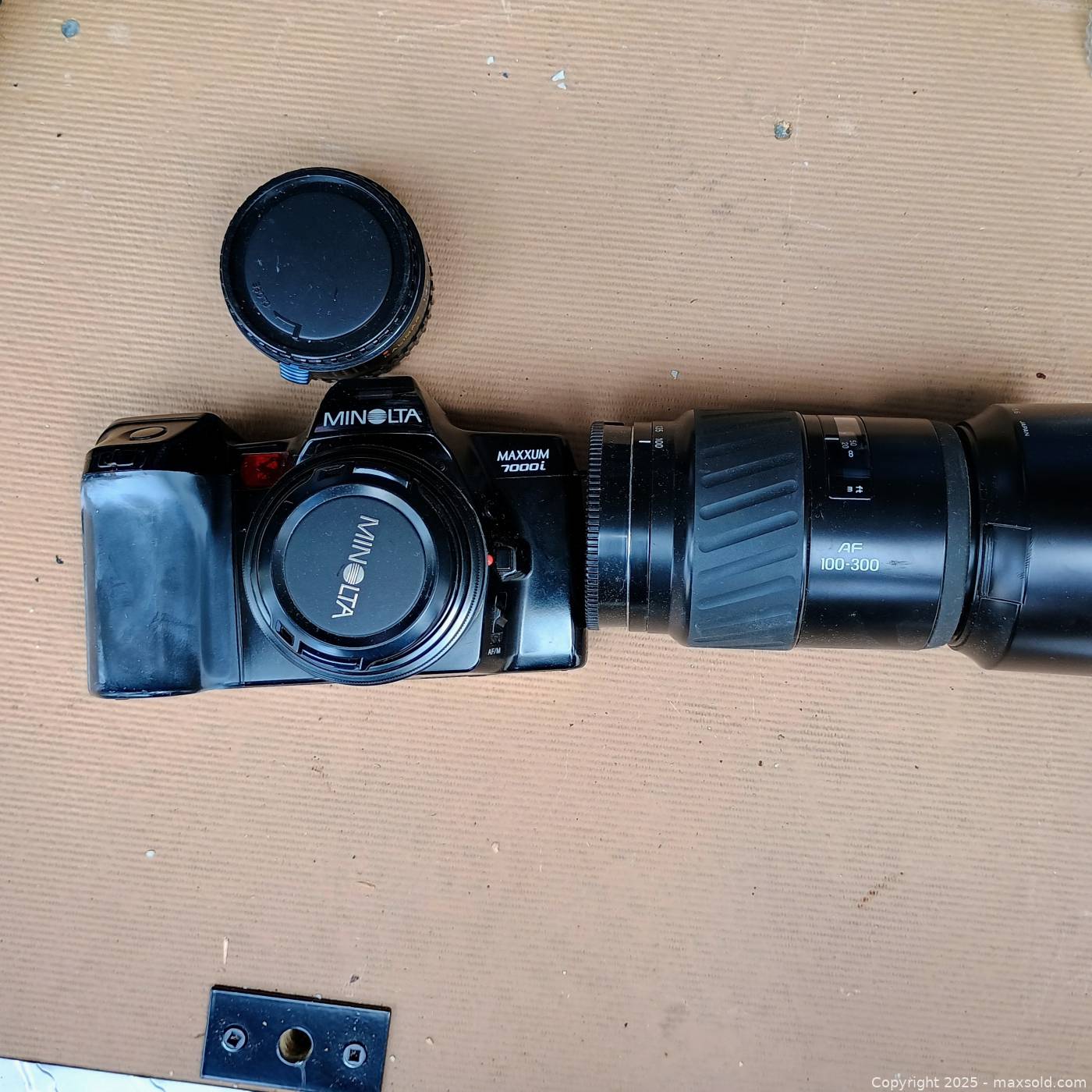 Minolta Maxxum 7000 camera, zoom lens, flash, bag | Maxsold