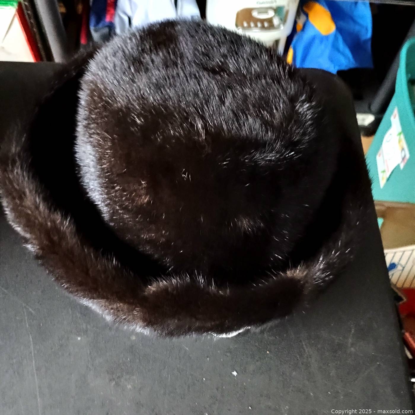 Vintage fur hat with leopard hat box | Maxsold