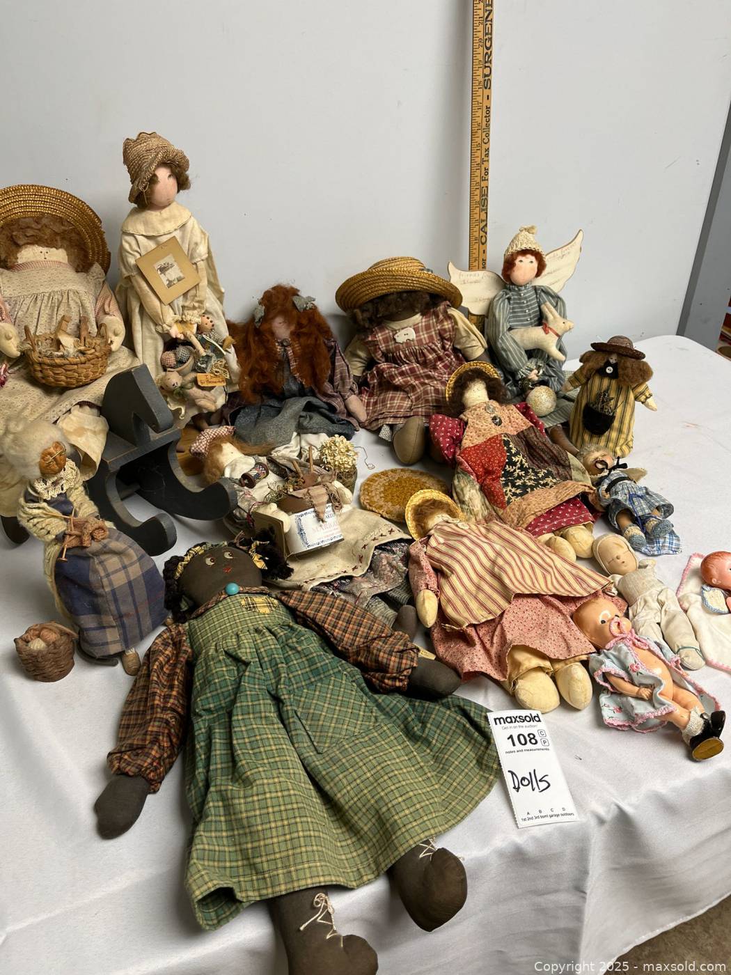 Assorted Primitive and Country Folk Art Dolls Lot | Maxsold