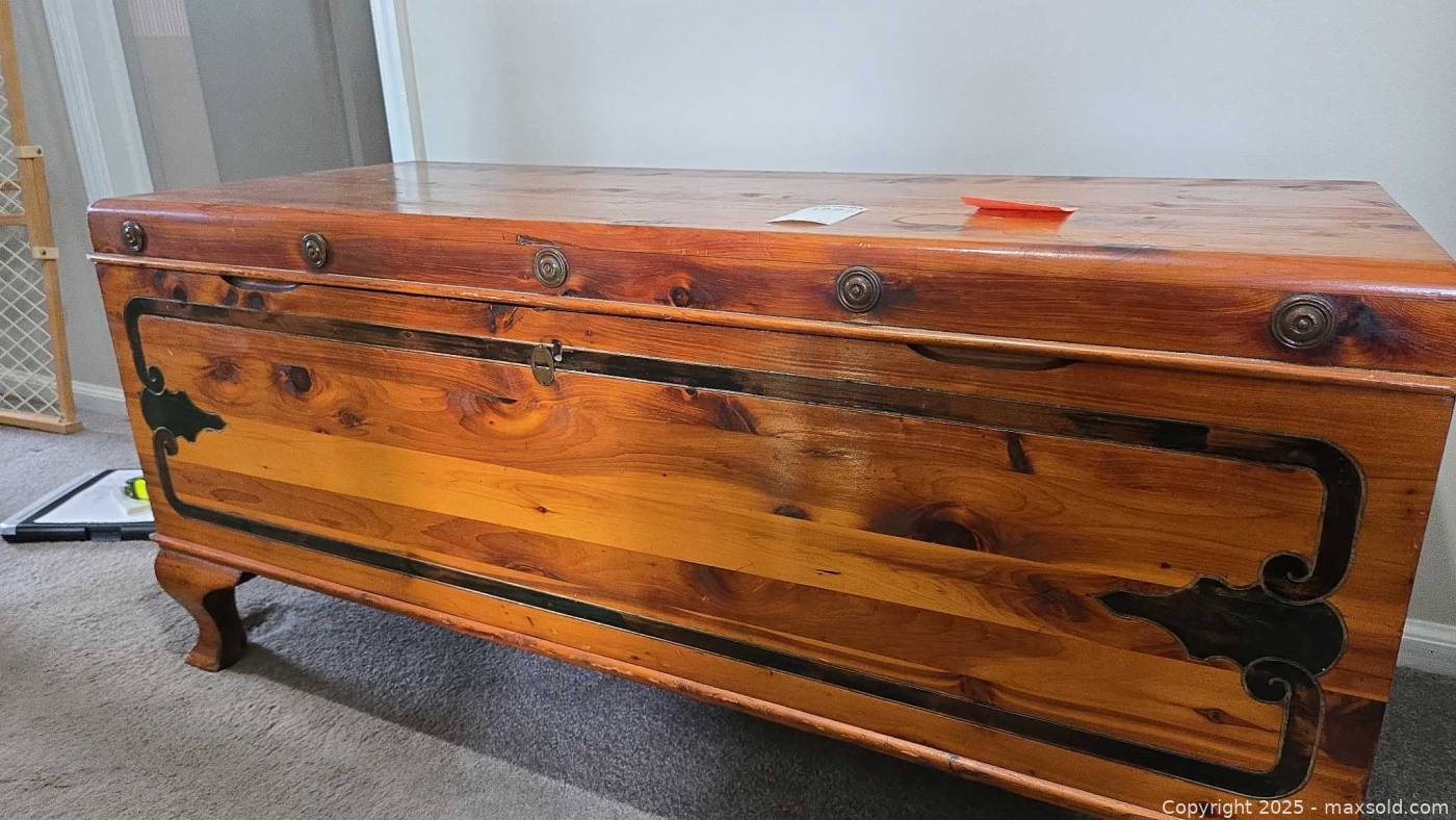 Cavalier Cedar Hope Chest | Maxsold