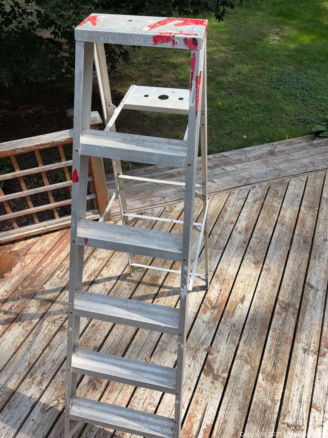 6 ft aluminum A-frame step ladder | Maxsold