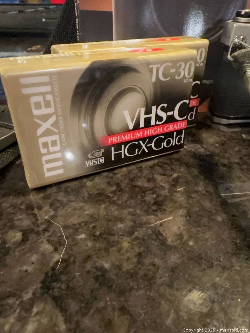 Asahi Pentax K1000 35mm SLR Camera Bundle | Maxsold