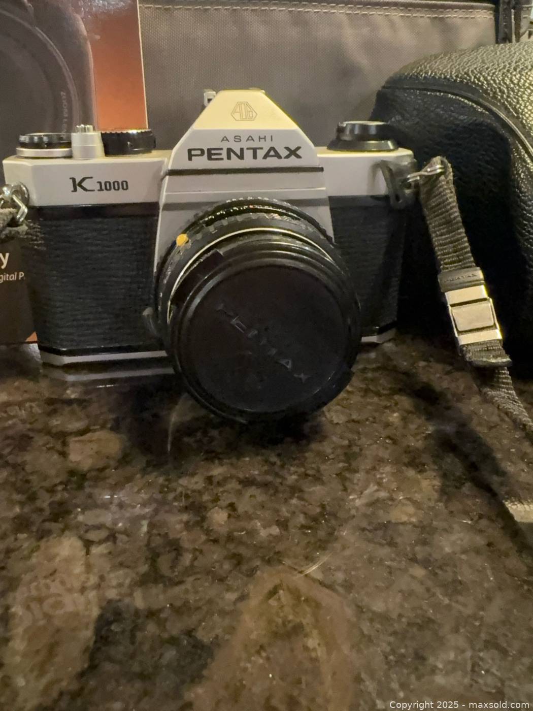 Asahi Pentax K1000 35mm SLR Camera Bundle | Maxsold