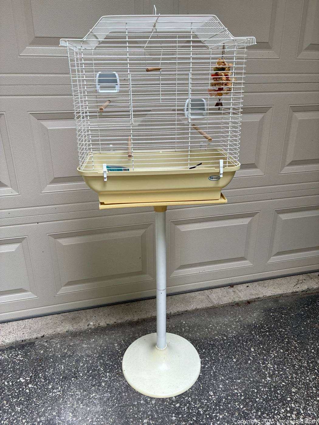 Hagen bird cage with stand and accessories | Maxsold