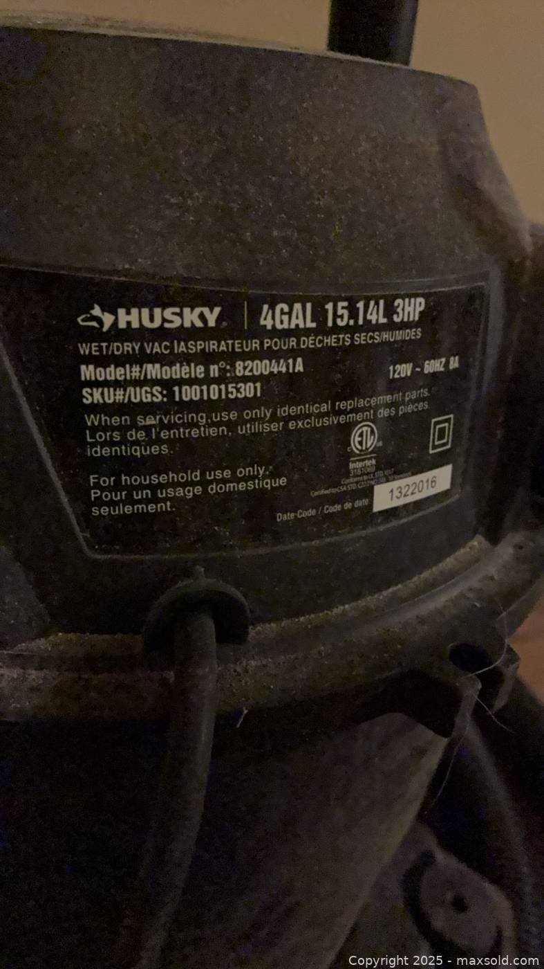Husky 4-Gallon 3-HP Wet/Dry Shop Vacuum | Maxsold