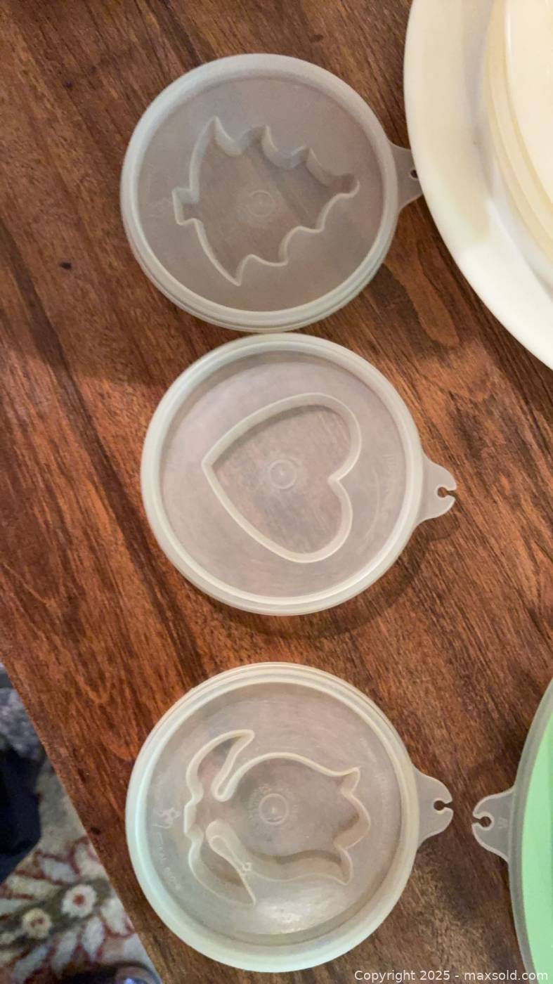 Vintage Tupperware kitchenware assortment | Maxsold