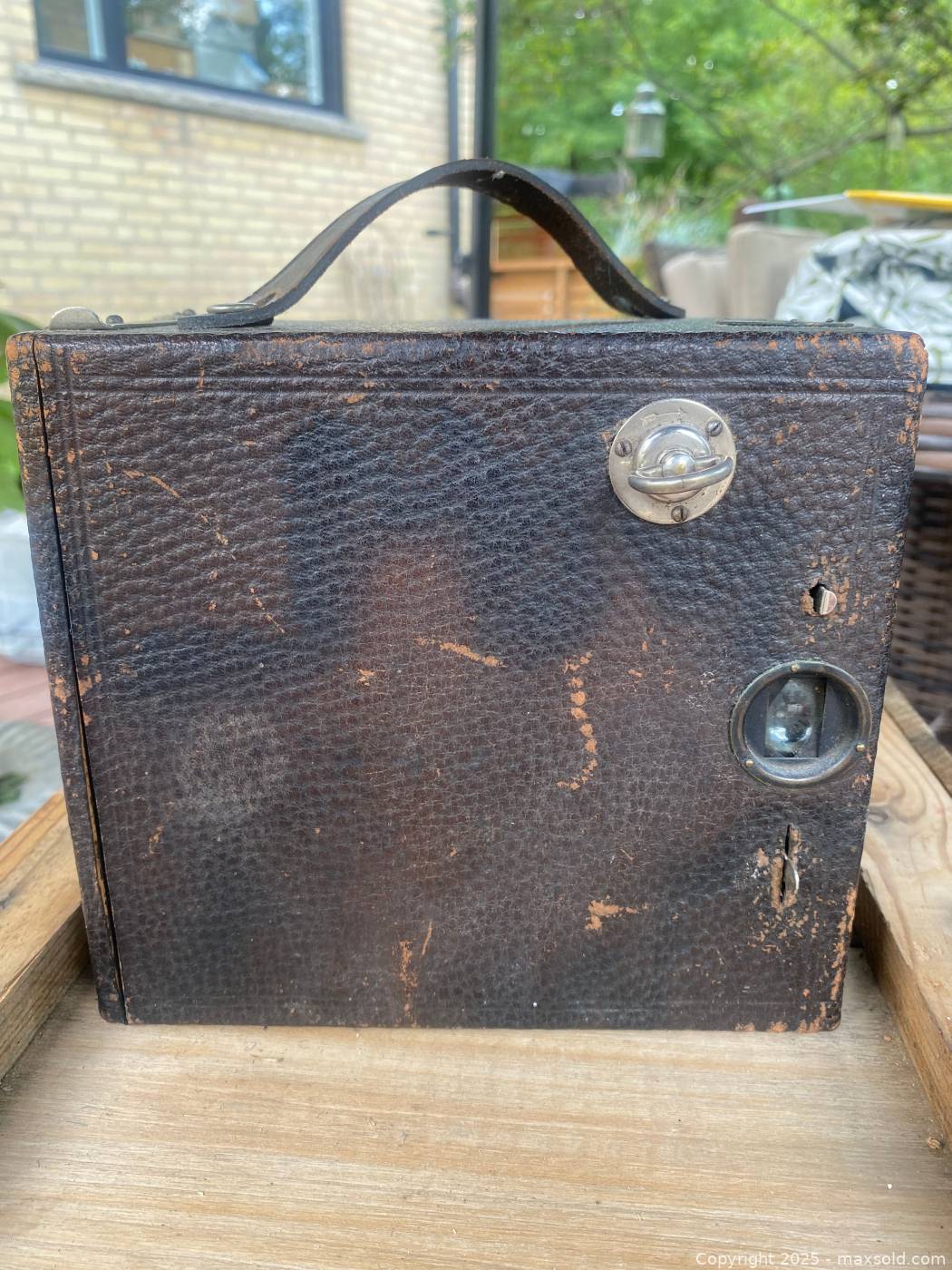 Antique box camera | Maxsold