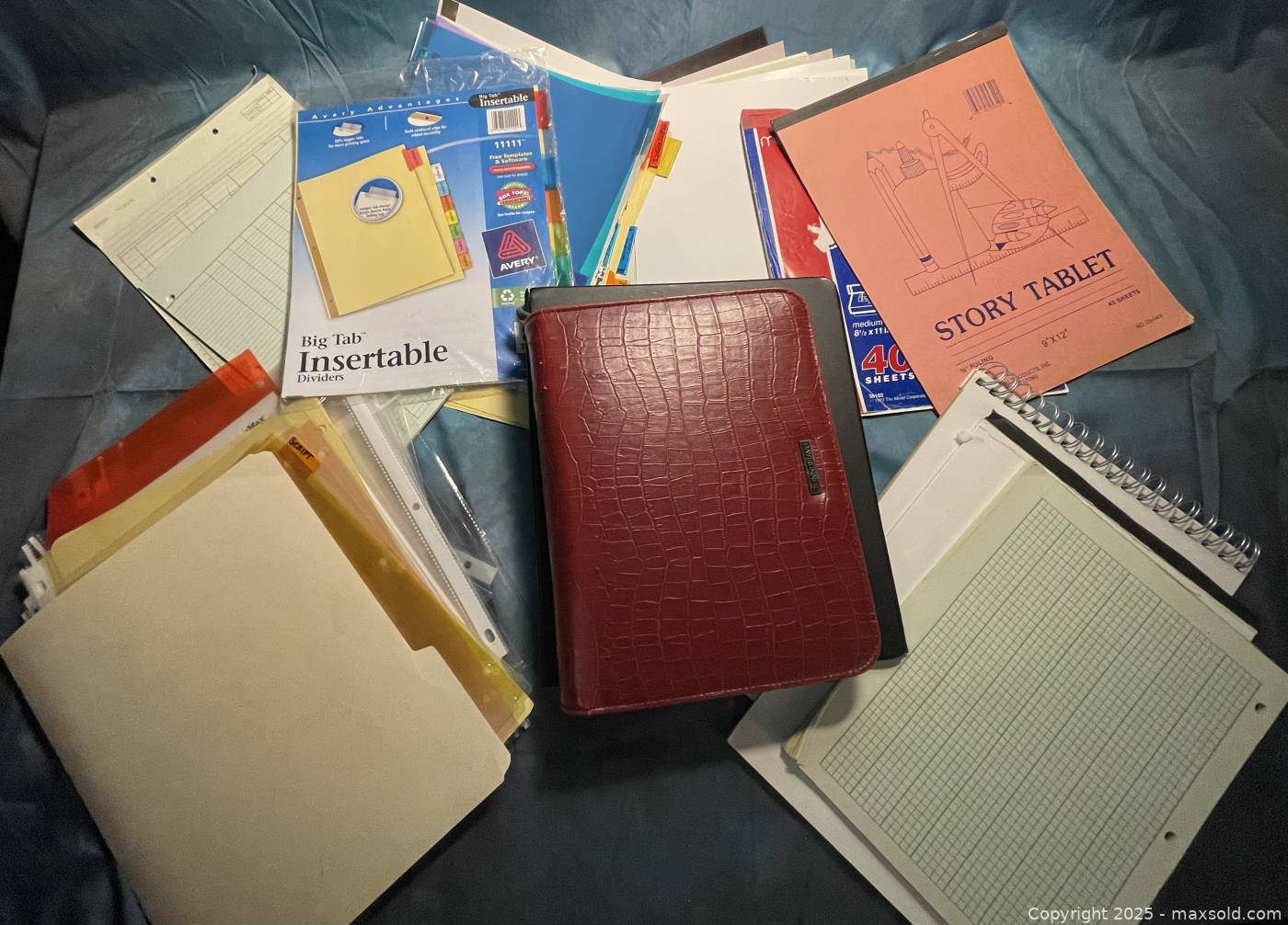 Red Day Runner 7-ring planner with 7-hole punched dividers, sheet ...