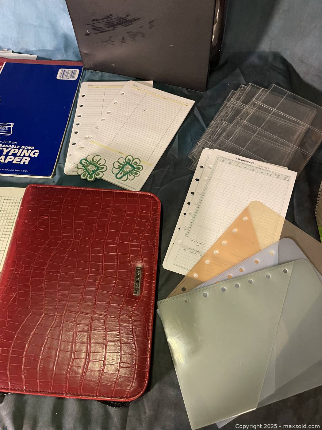 Red Day Runner 7-ring planner with 7-hole punched dividers, sheet ...