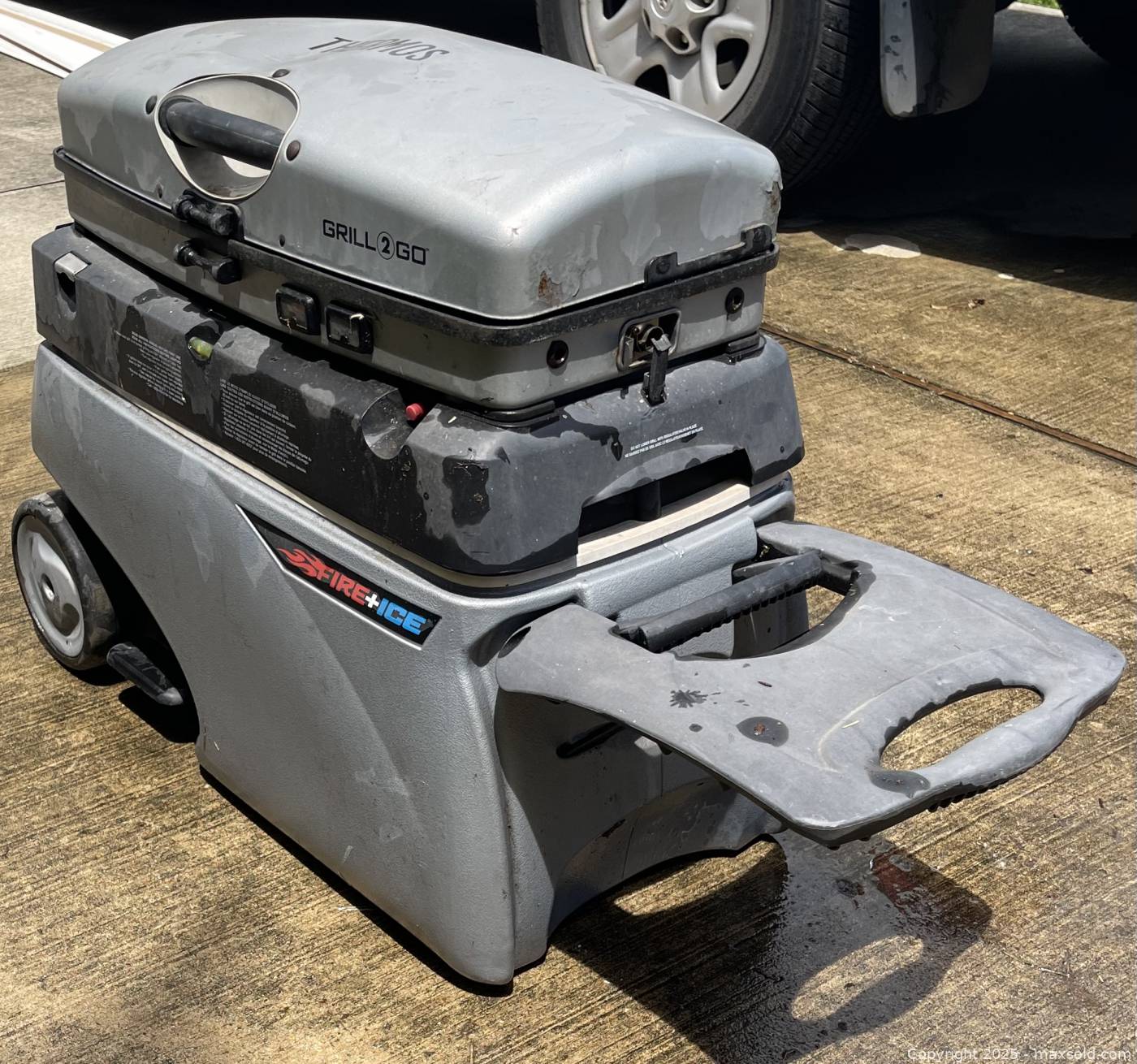 Thermos Grill2Go Fire + Ice propane grill with rolling cooler | Maxsold