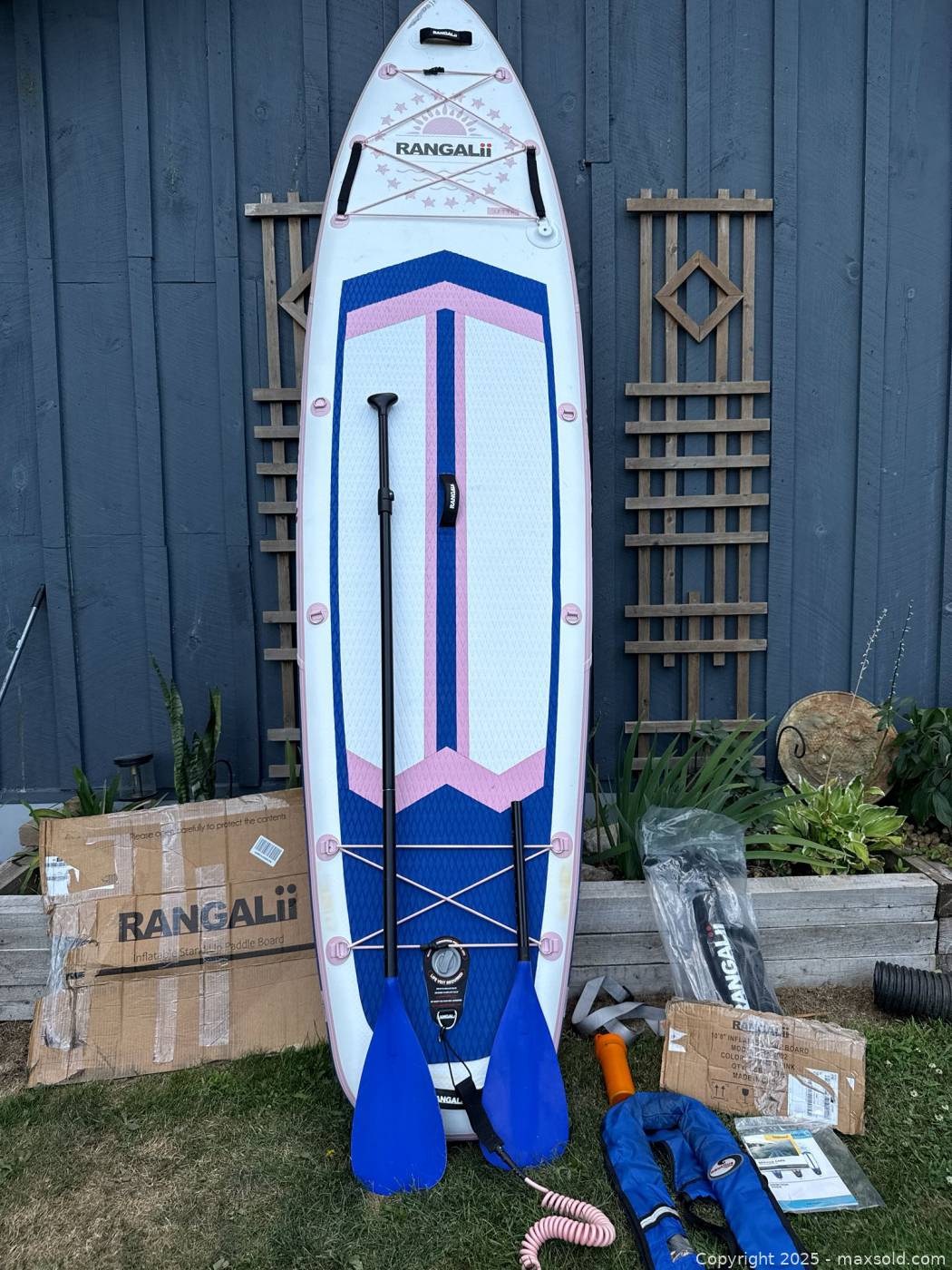 Rangalii 10ft inflatable paddleboard with accessories | Maxsold