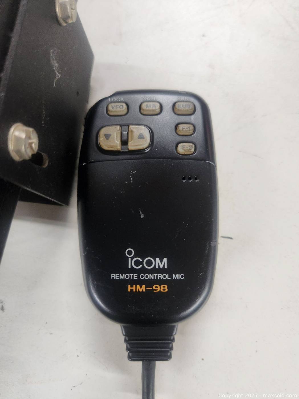 Icom IC-207 VHF/UHF FM Transceiver With HM-98 Mic | Maxsold