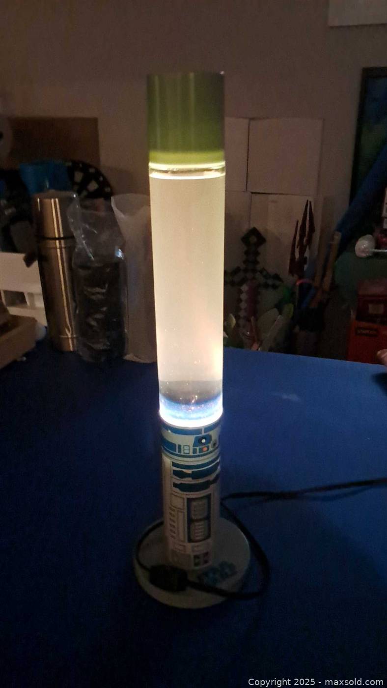 Star Wars R2-D2 Lava Lamp | Maxsold