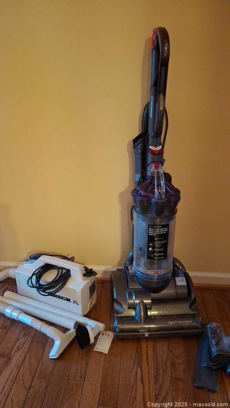 Dyson Air Muscle Vacuum and Oreck XL Vacuum Model BB879-AW | Maxsold