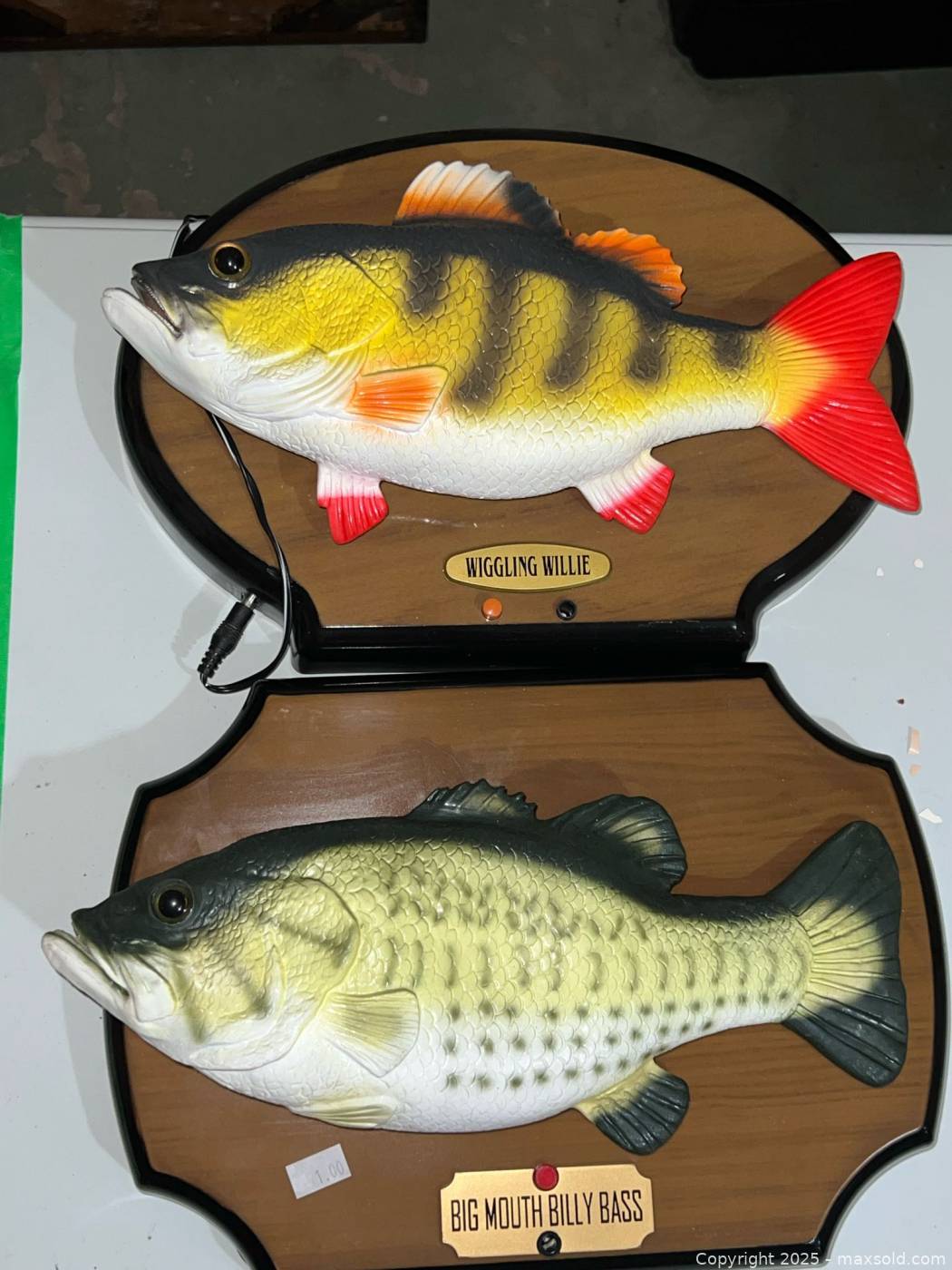 Big Mouth Billy Bass and Wiggling Willie Musical Fish Plaques | Maxsold