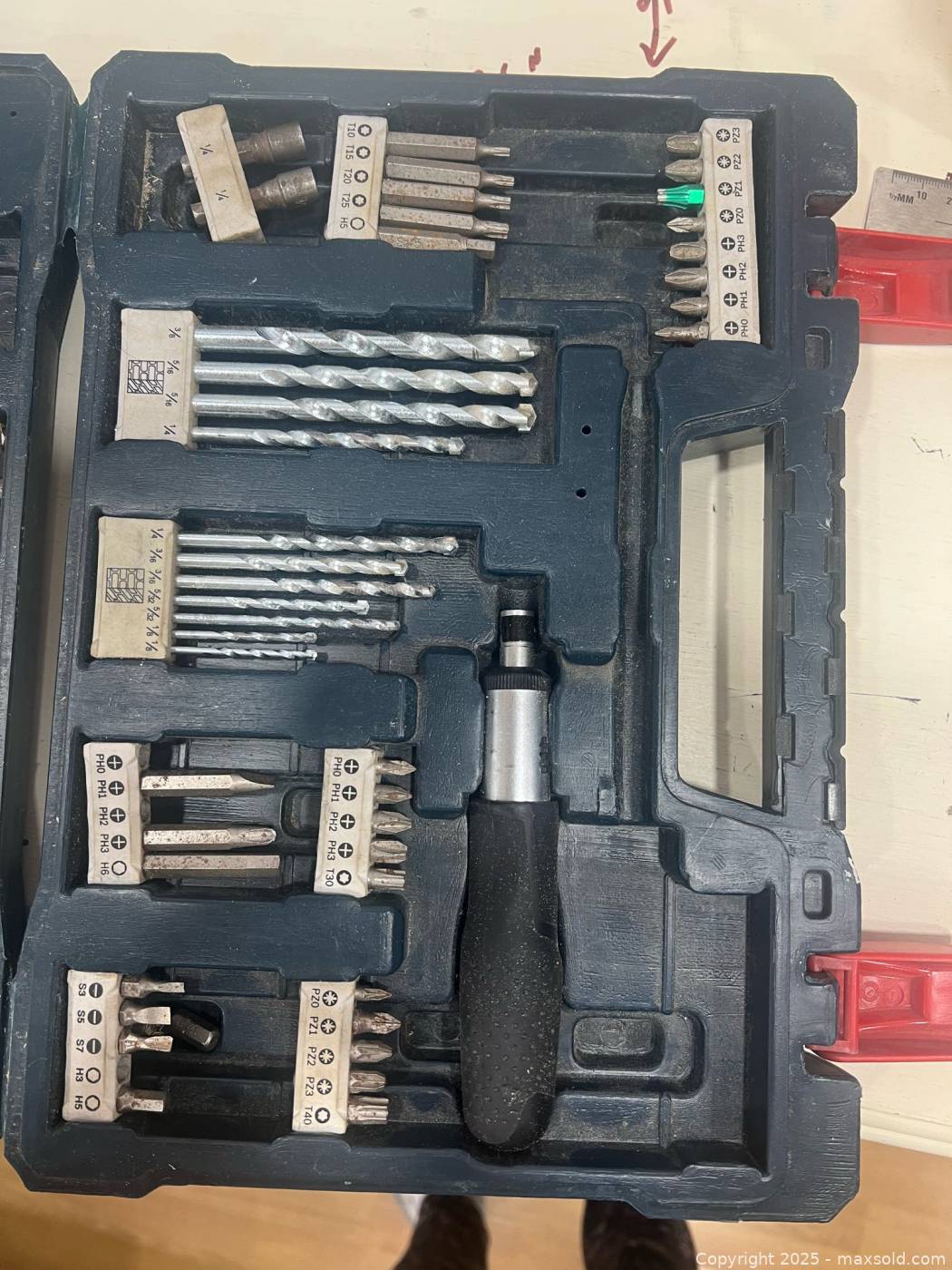Bosch drill and driver bit set in hard case | Maxsold