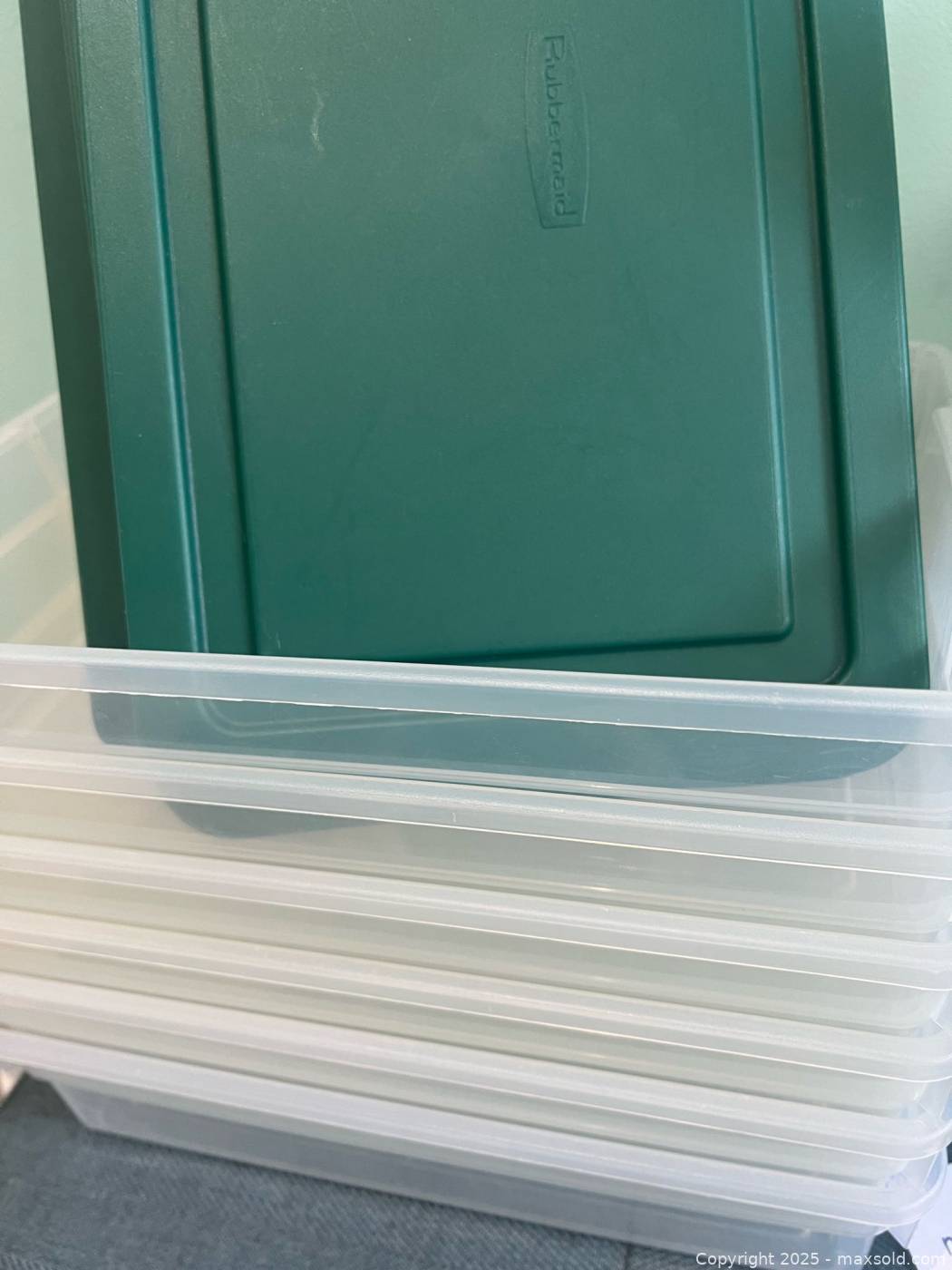 Clear plastic storage containers with lids | Maxsold