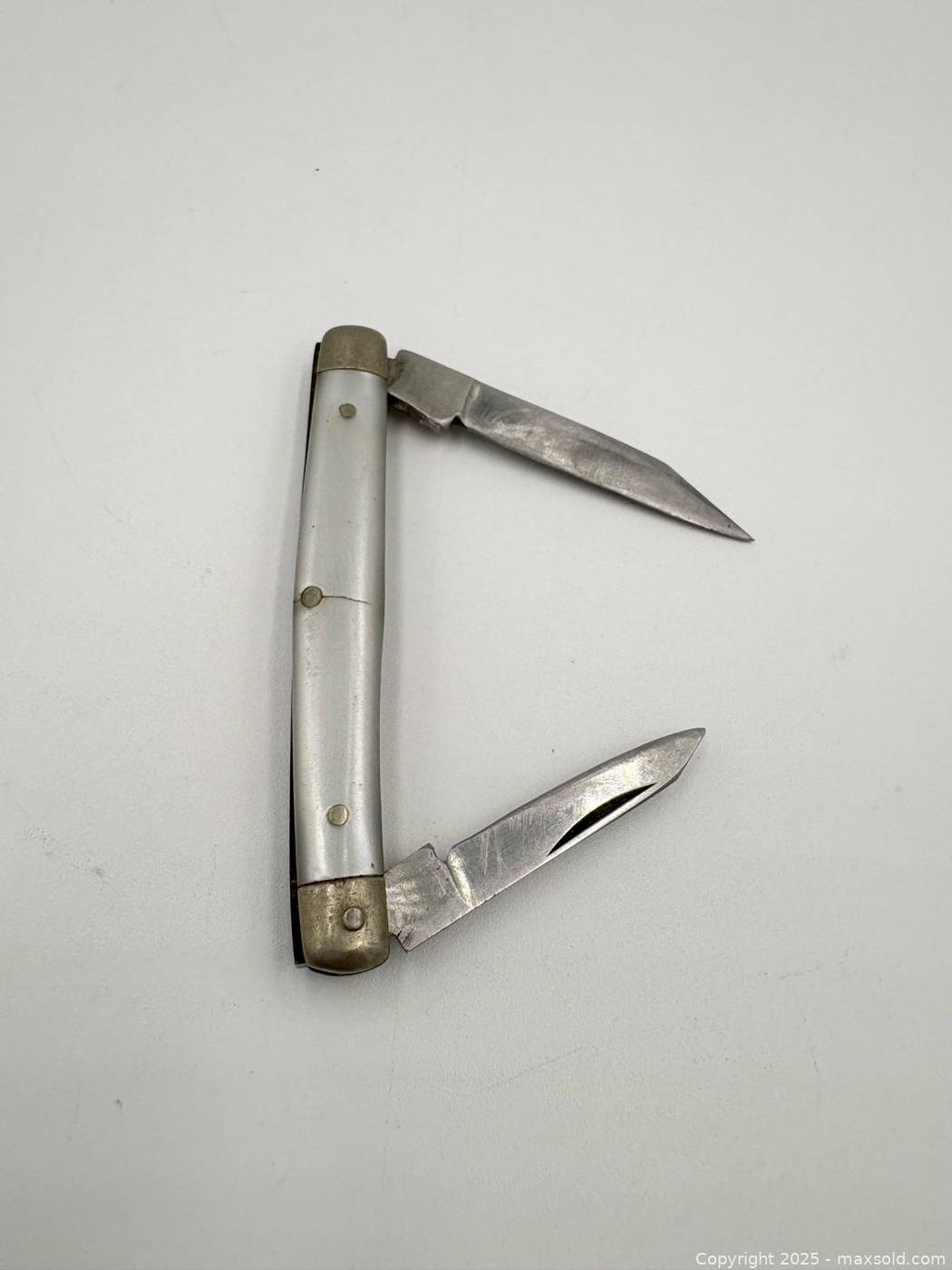 Two-blade folding pocket knife | Maxsold