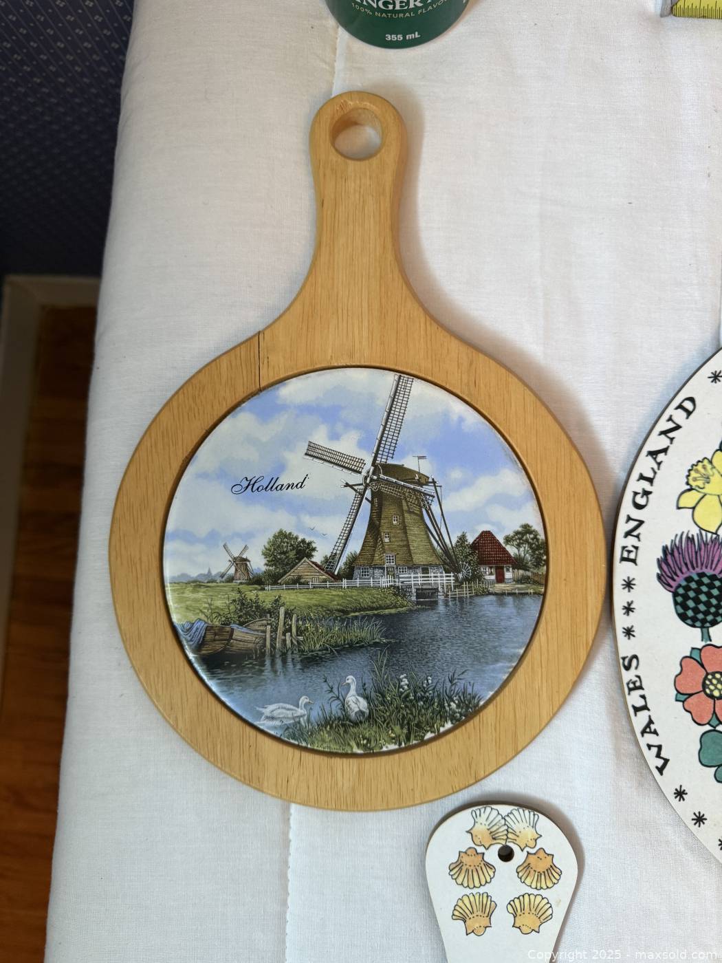 Paddle trivets, cutting boards and marble slab | Maxsold