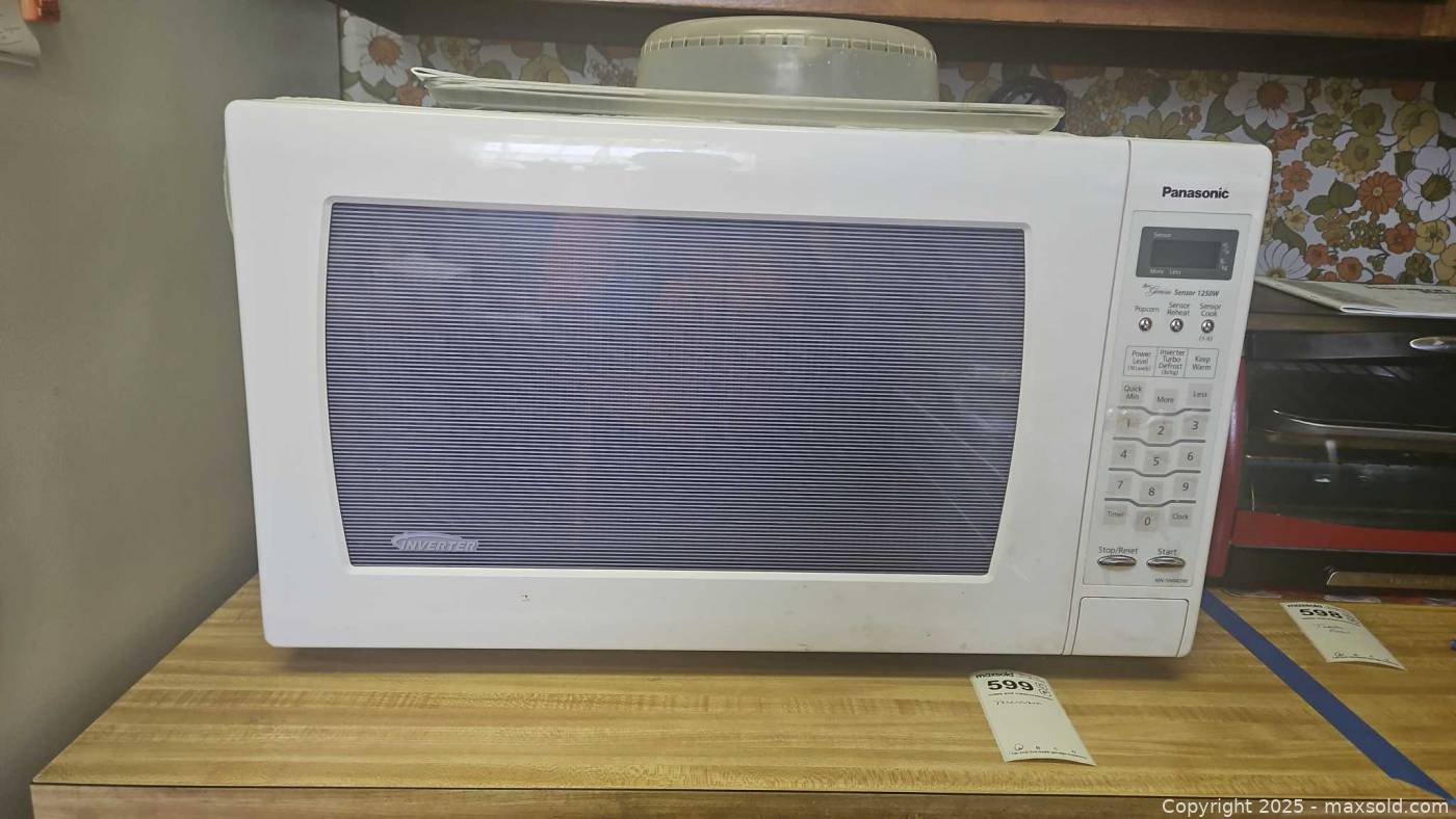 Panasonic Genius Sensor Microwave 1250W with Accessories | Maxsold