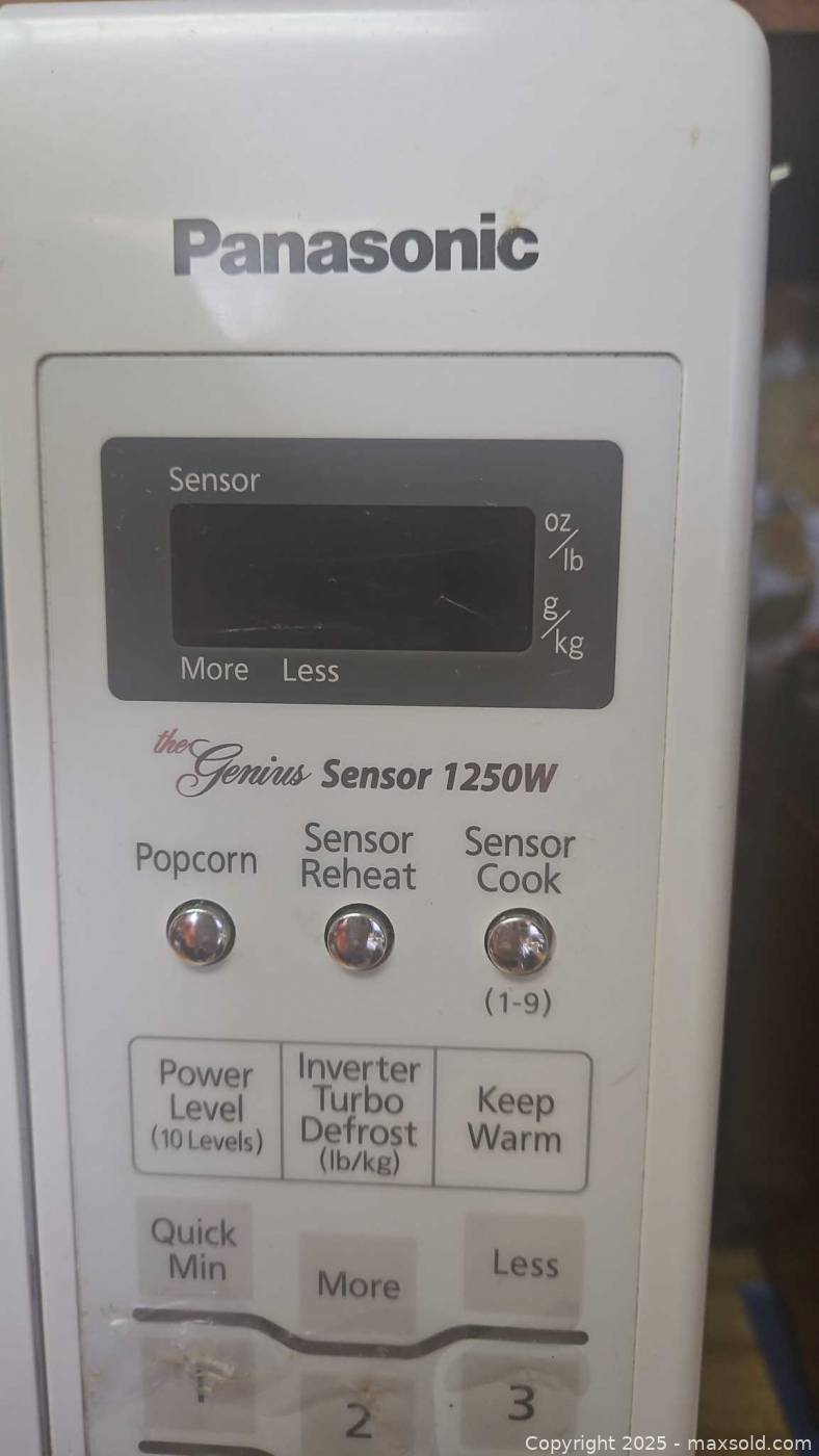 Panasonic Genius Sensor Microwave 1250W with Accessories | Maxsold