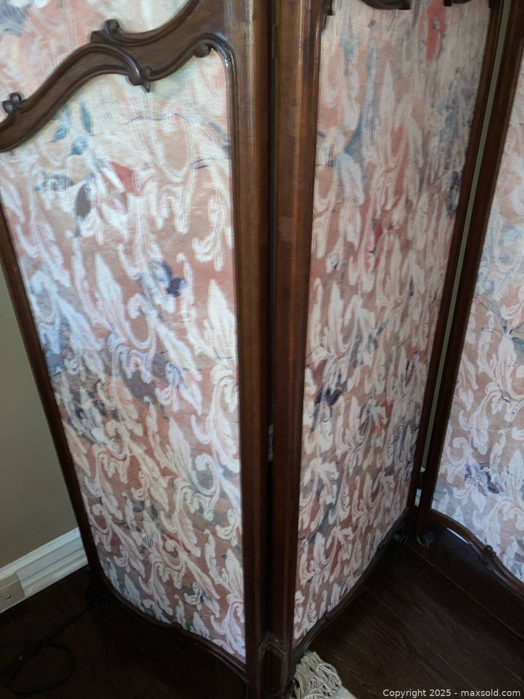 Three-panel wooden dressing screen | Maxsold