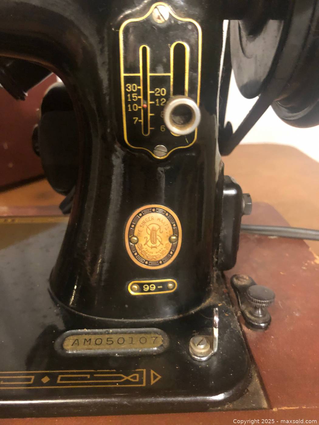 Vintage Singer Model 99 sewing machine with case | Maxsold