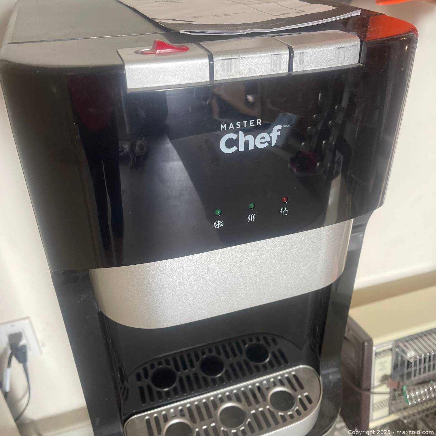Master Chef bottom-load water dispenser | Maxsold