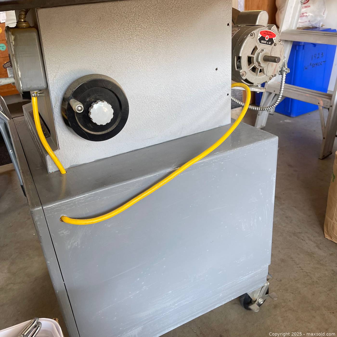 Rockwell Beaver Table Saw With Extra Blades | Maxsold