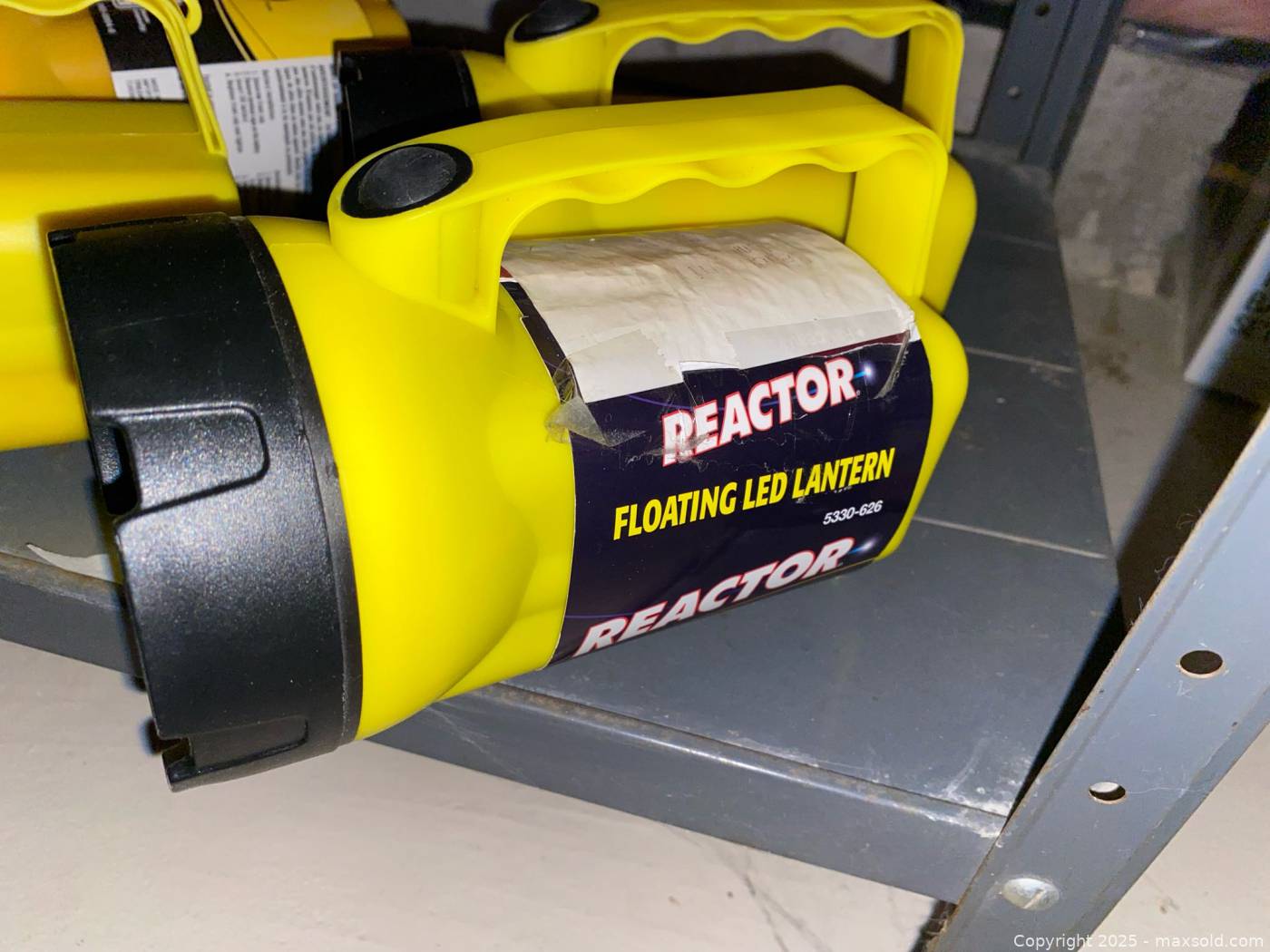 Reactor five flashlights and floating LED lanterns | Maxsold