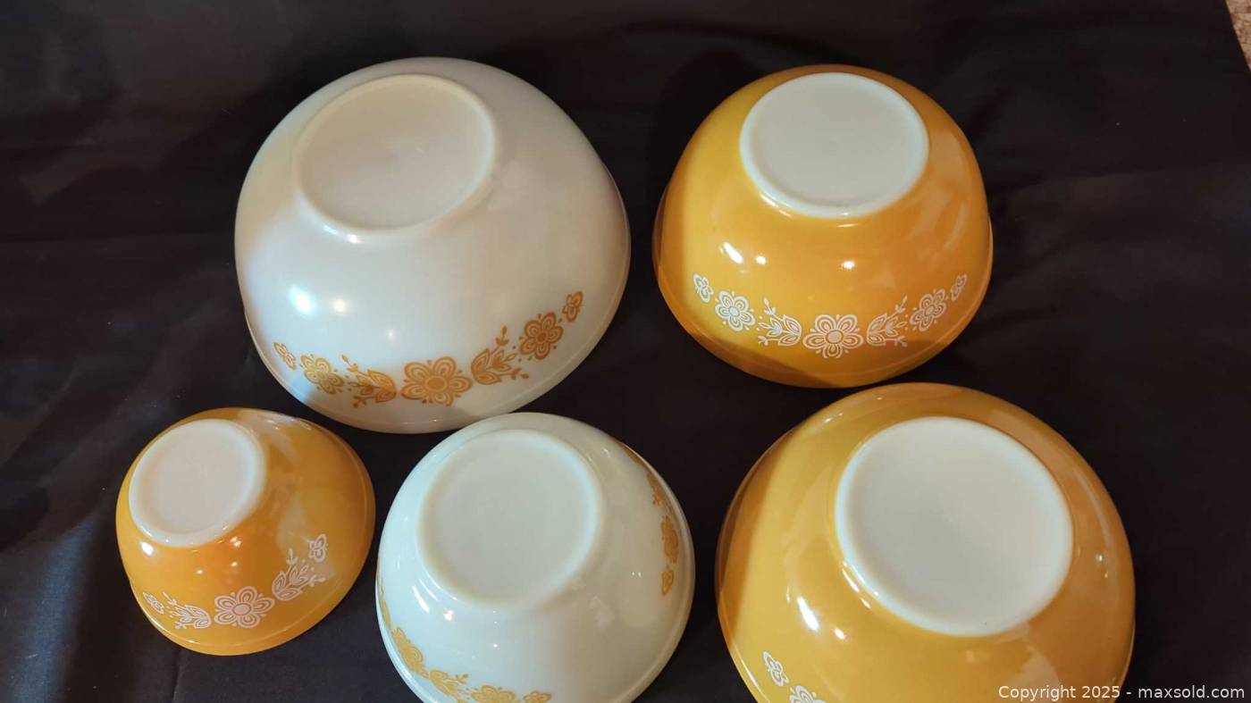 Vintage Pyrex Butterfly Gold nesting bowls (5) | Maxsold