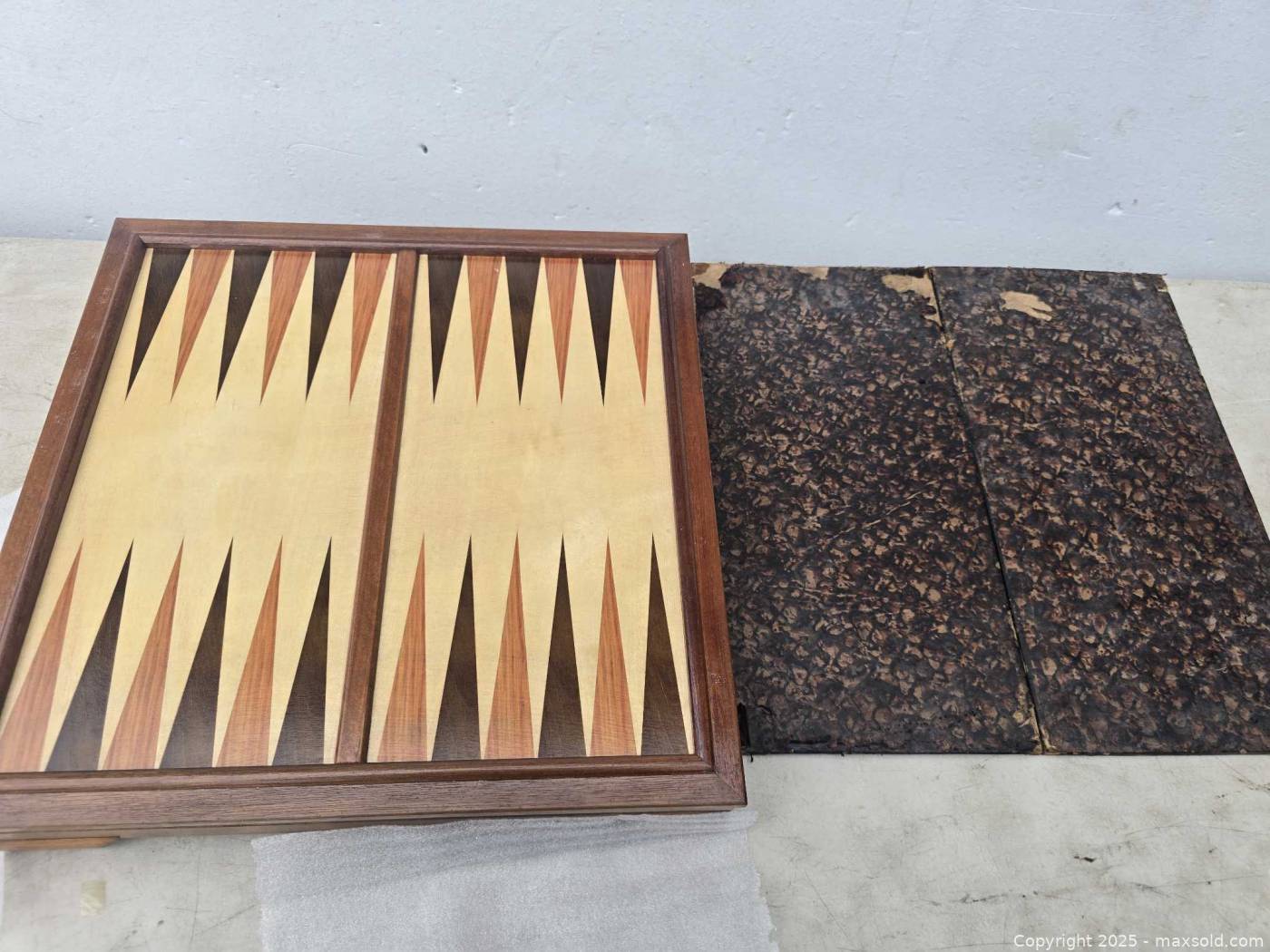 Wooden chess backgammon checker set with vintage checkerboard | Maxsold