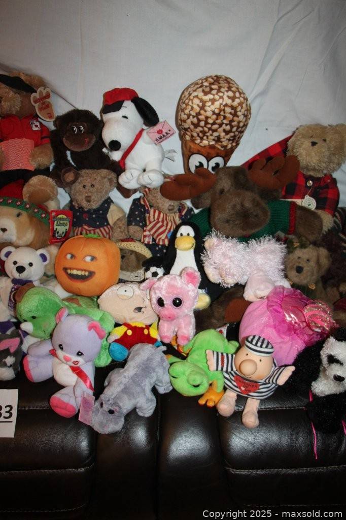 Large bin of assorted stuffed animals | Maxsold