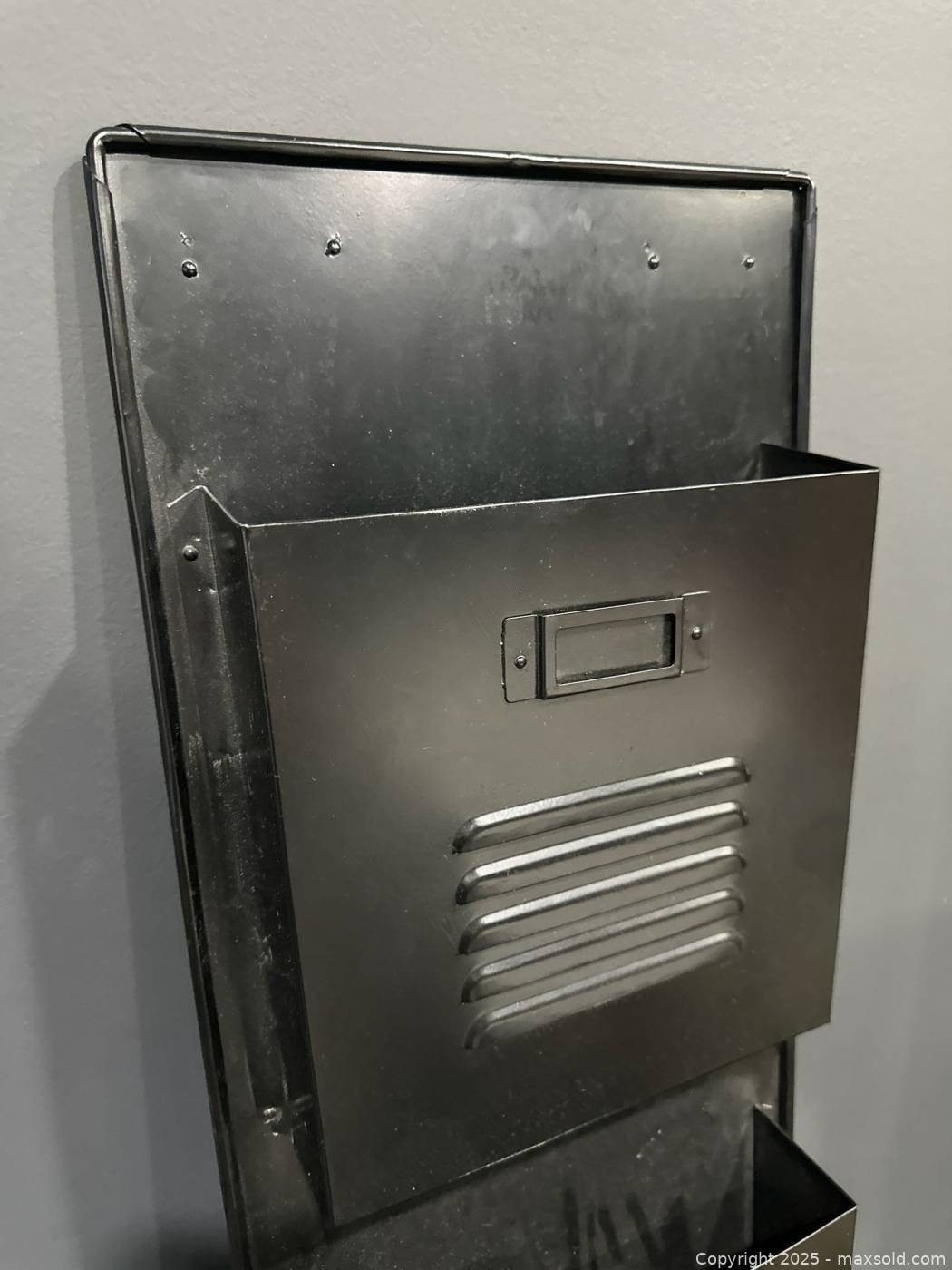 Metal two-pocket wall paper organizer | Maxsold