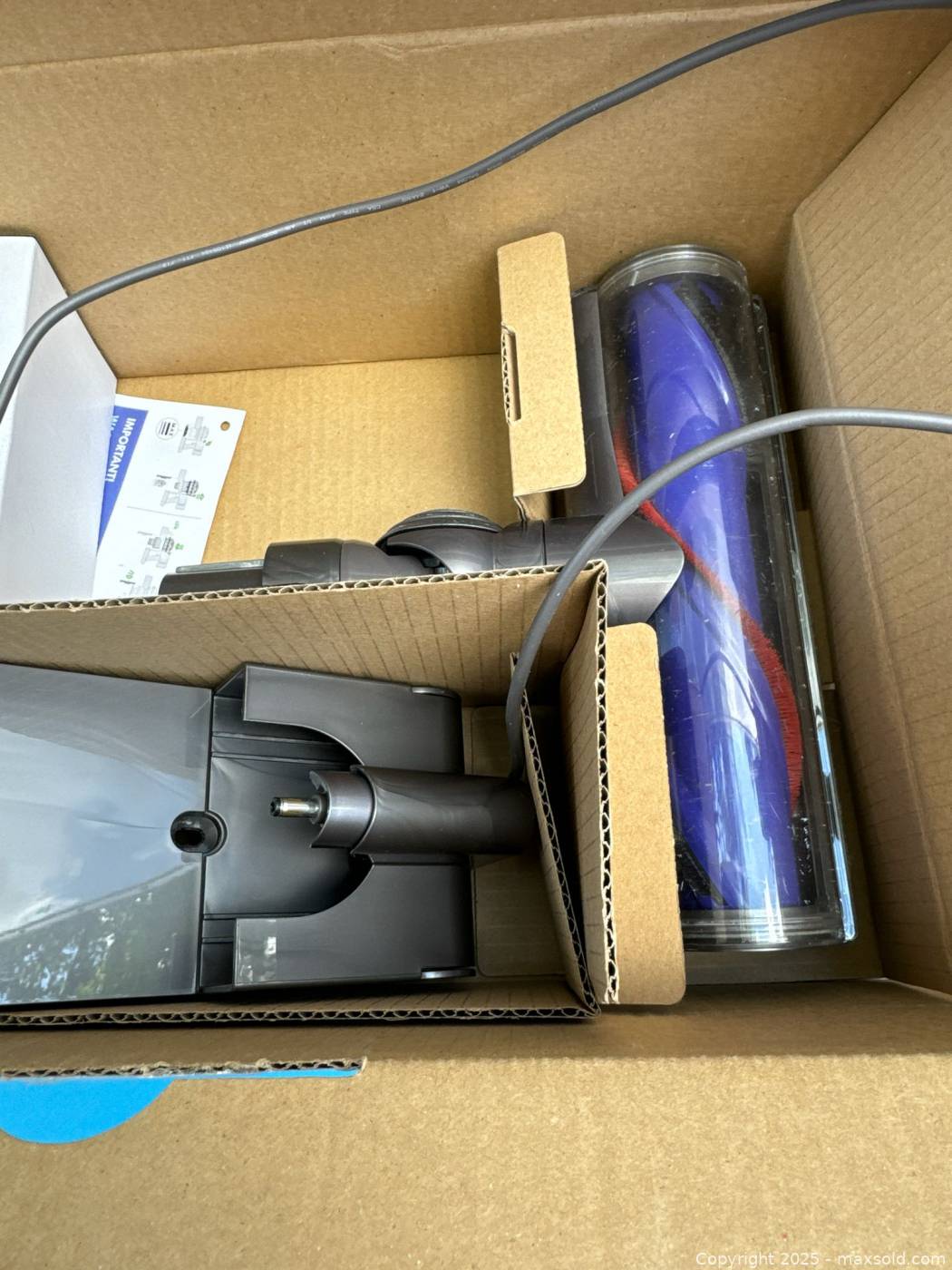 Dyson V7 Motorhead Origin cordless stick vacuum | Maxsold