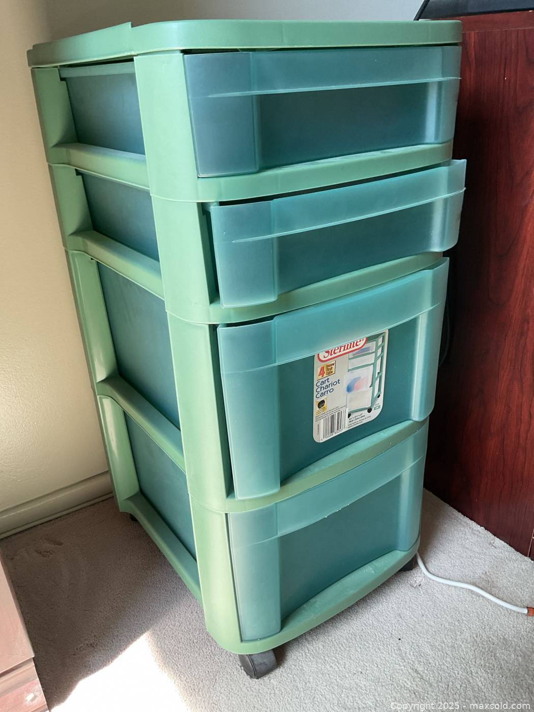 4-drawer plastic rolling storage unit | Maxsold
