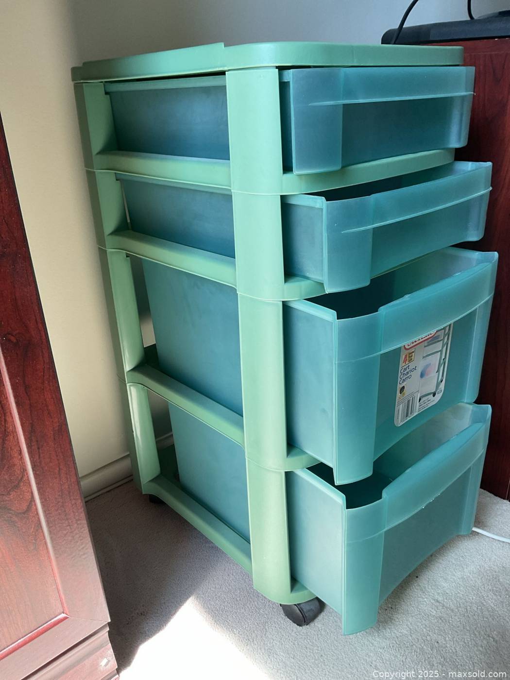 4-drawer plastic rolling storage unit | Maxsold